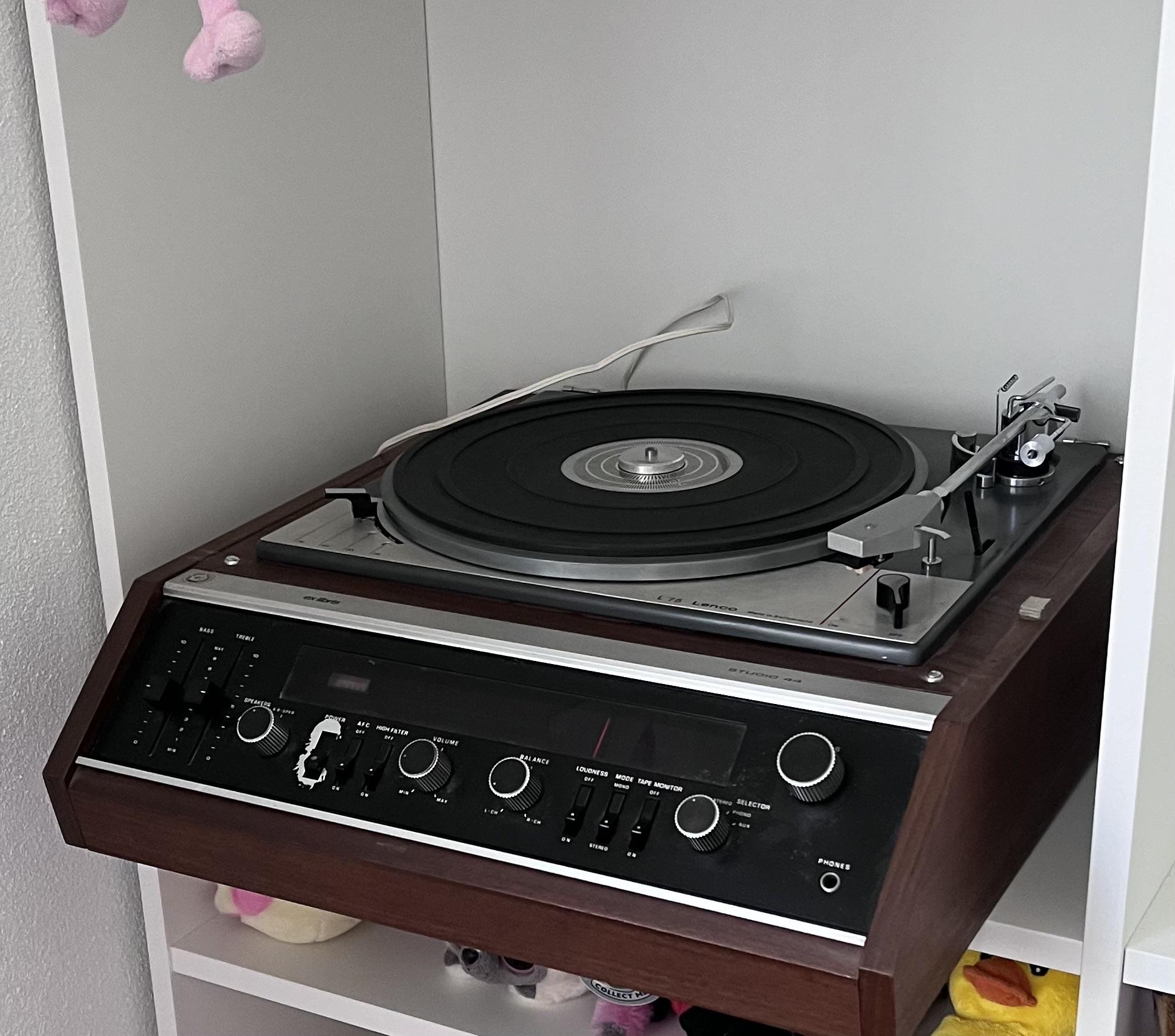 Got this vinyl player for free !! | Scrolller