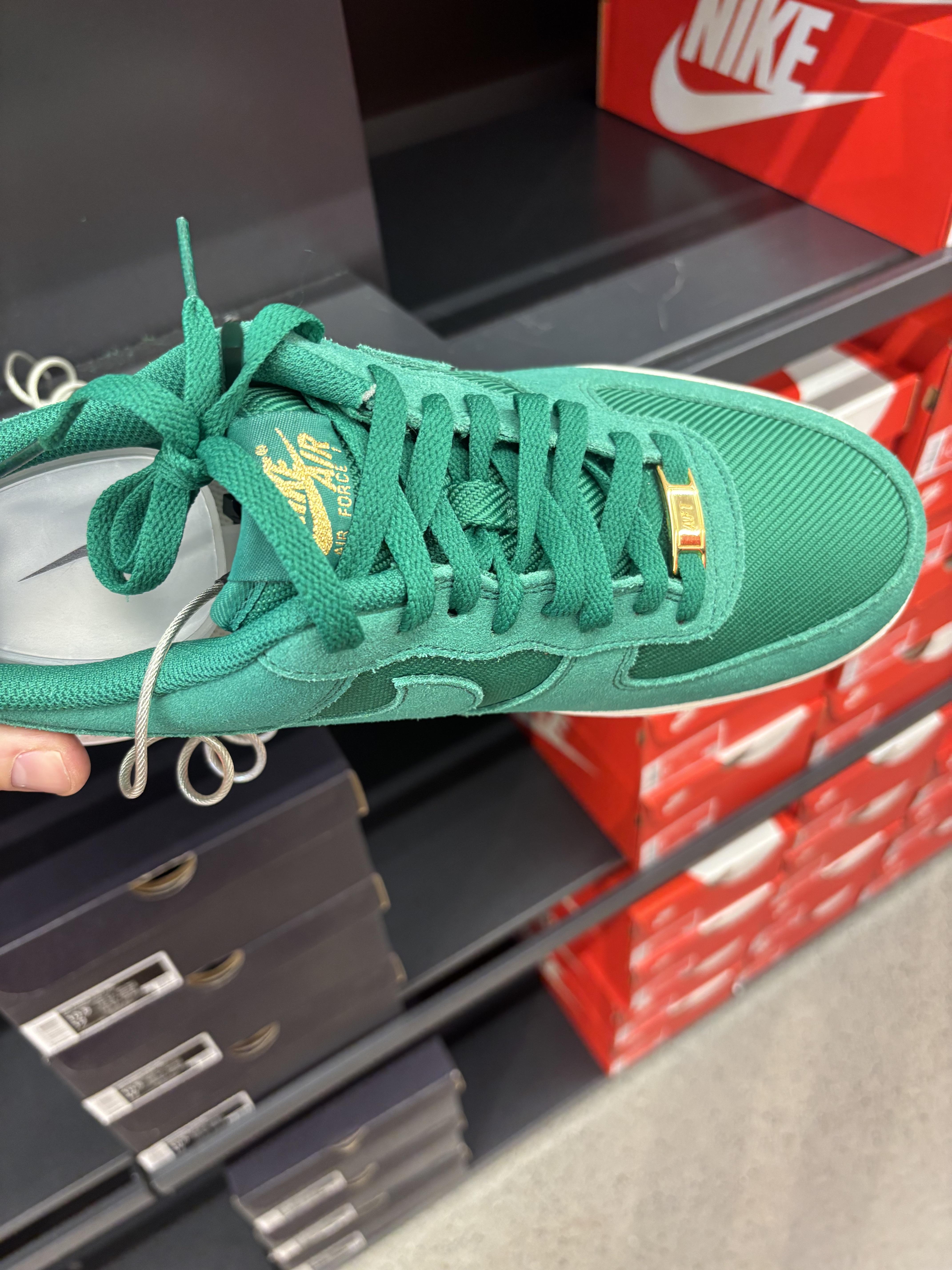 Nike Outlet Store is pretty legit | Scrolller