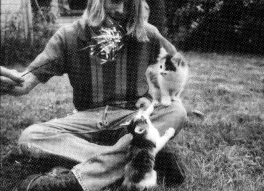 Discover more like OldSchoolCool: Kurt Cobain 1990 and Related Content | Scrolller