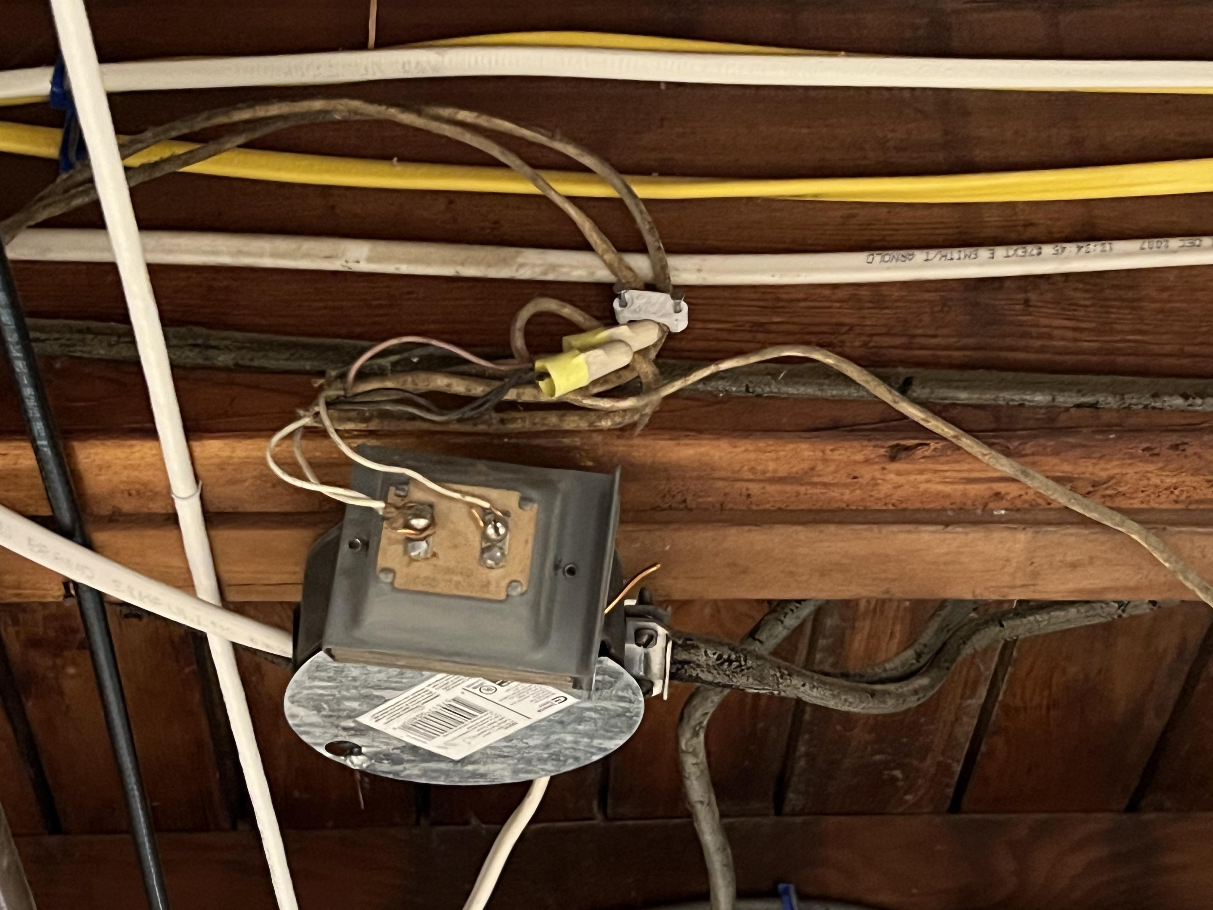 Old hard wiring for doorbell? | Scrolller