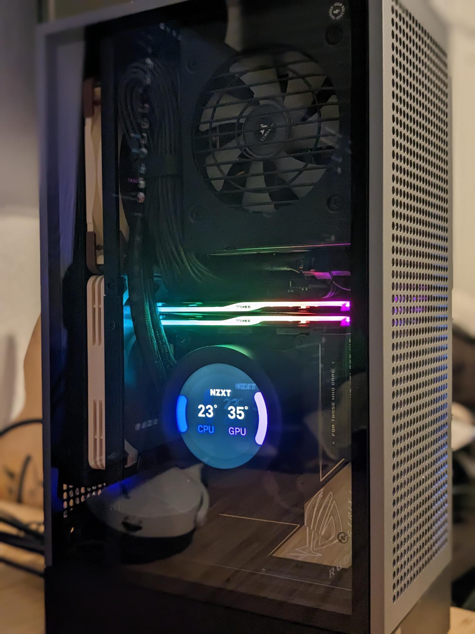 T1 V2 Sandwich + Vertical Stand + Glass Panel | Scrolller