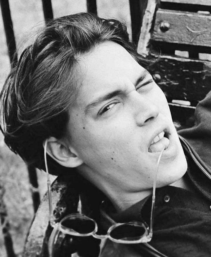 Johnny depp in 1989 | Scrolller