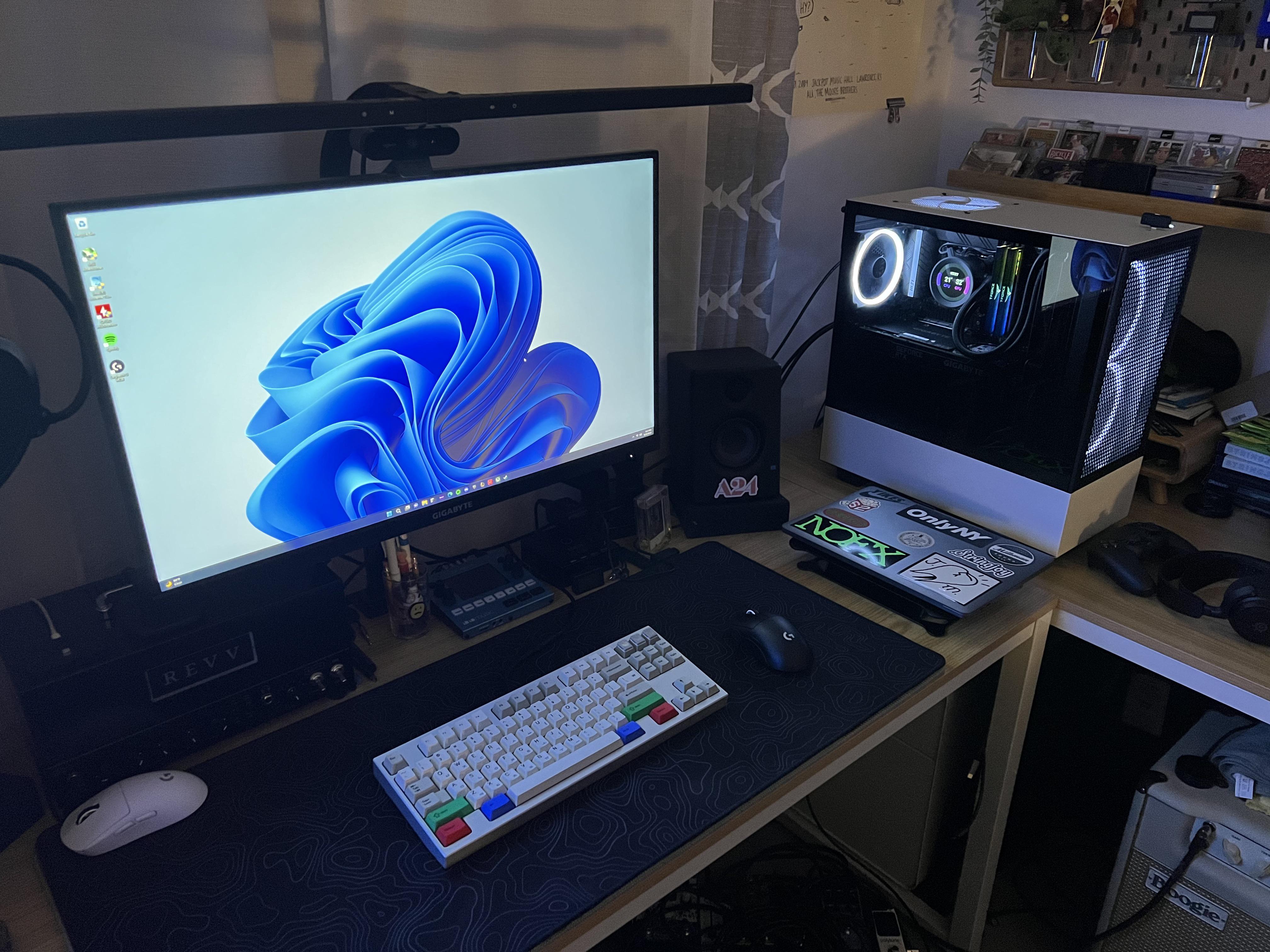 Rate my new setup | Scrolller
