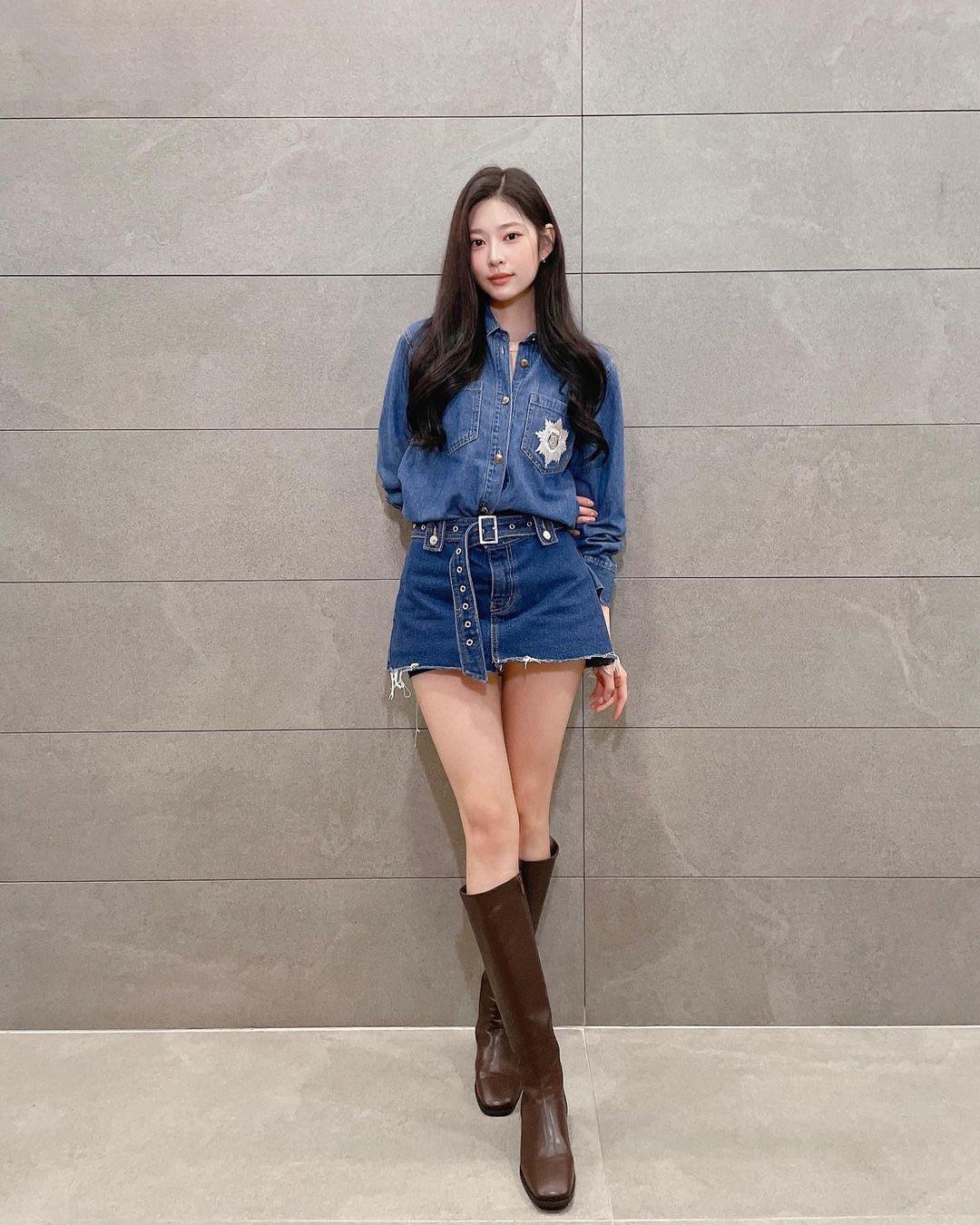 221022 Management SOOP Instagram Update with Kim Minju | Scrolller