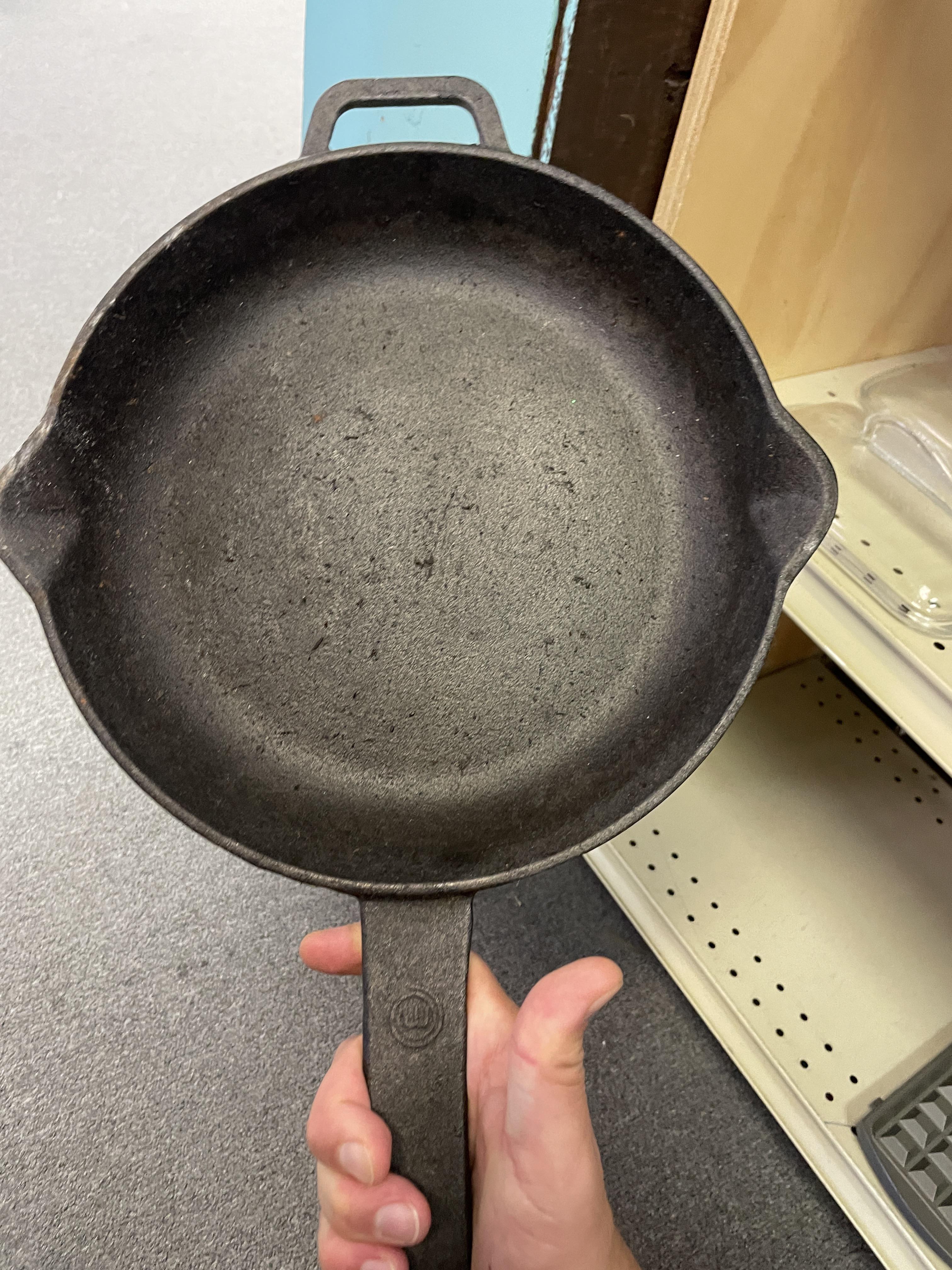 Hell Identify please cast iron pan | Scrolller