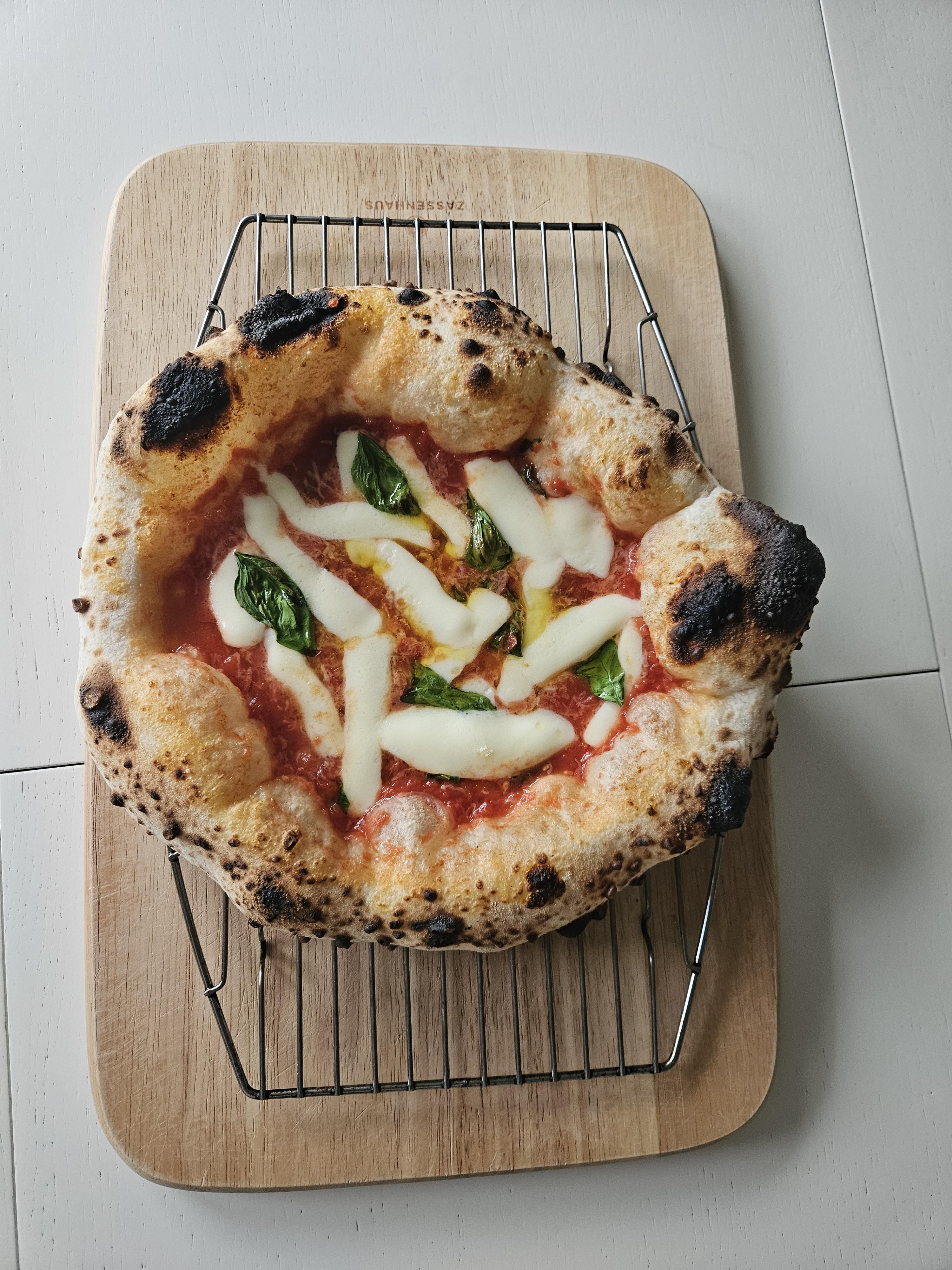 Homemade neapolitan Pizza | Scrolller