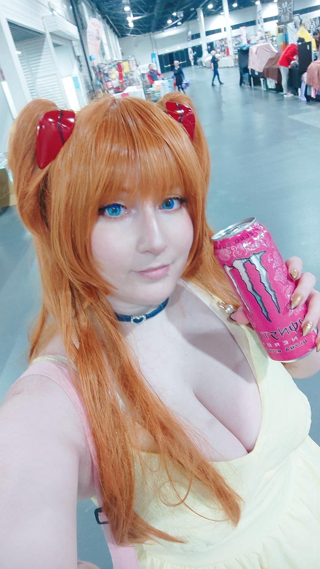 Asuka working at ROG booth | Scrolller