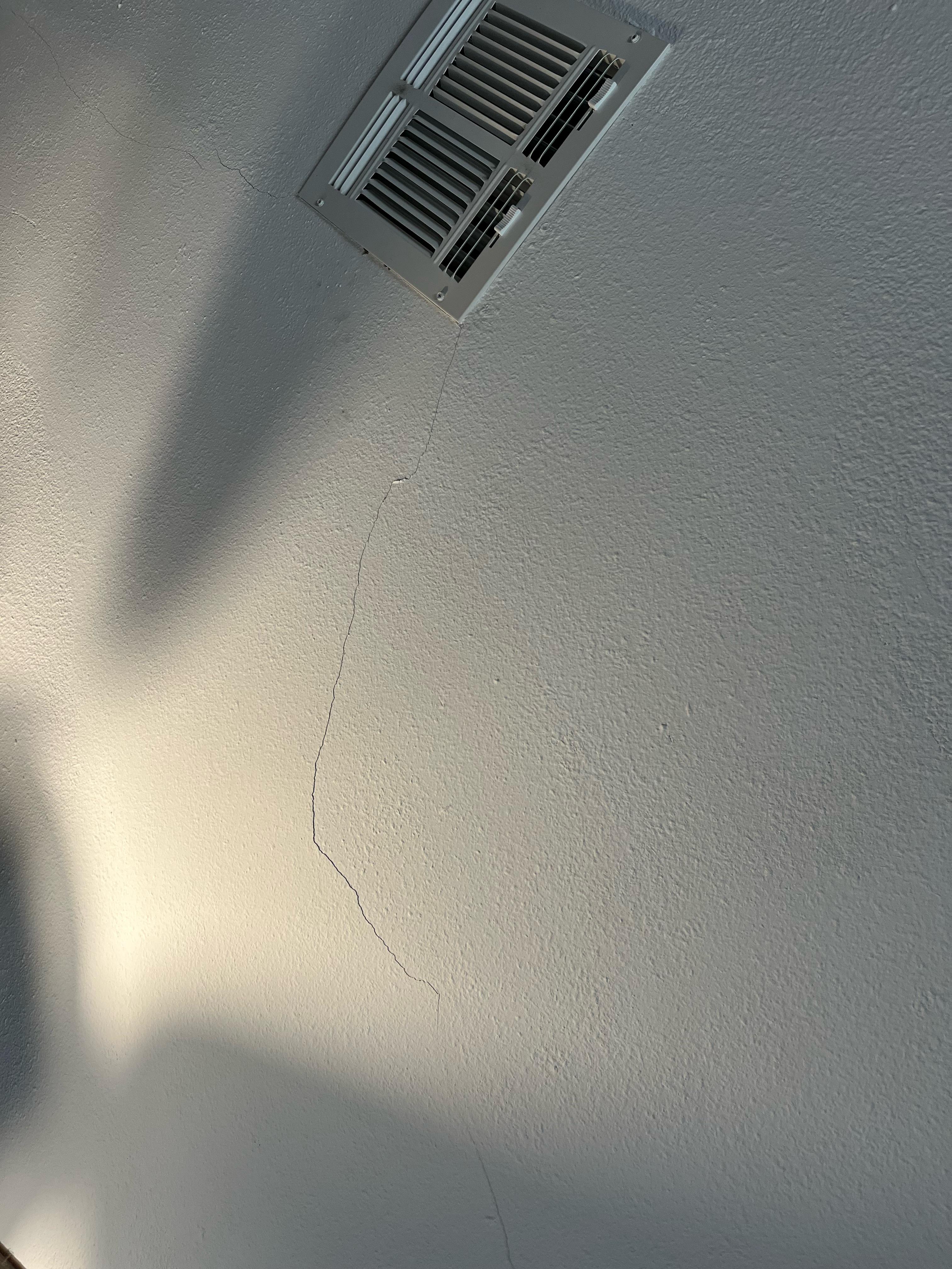 Ceiling and wall cracks | Scrolller