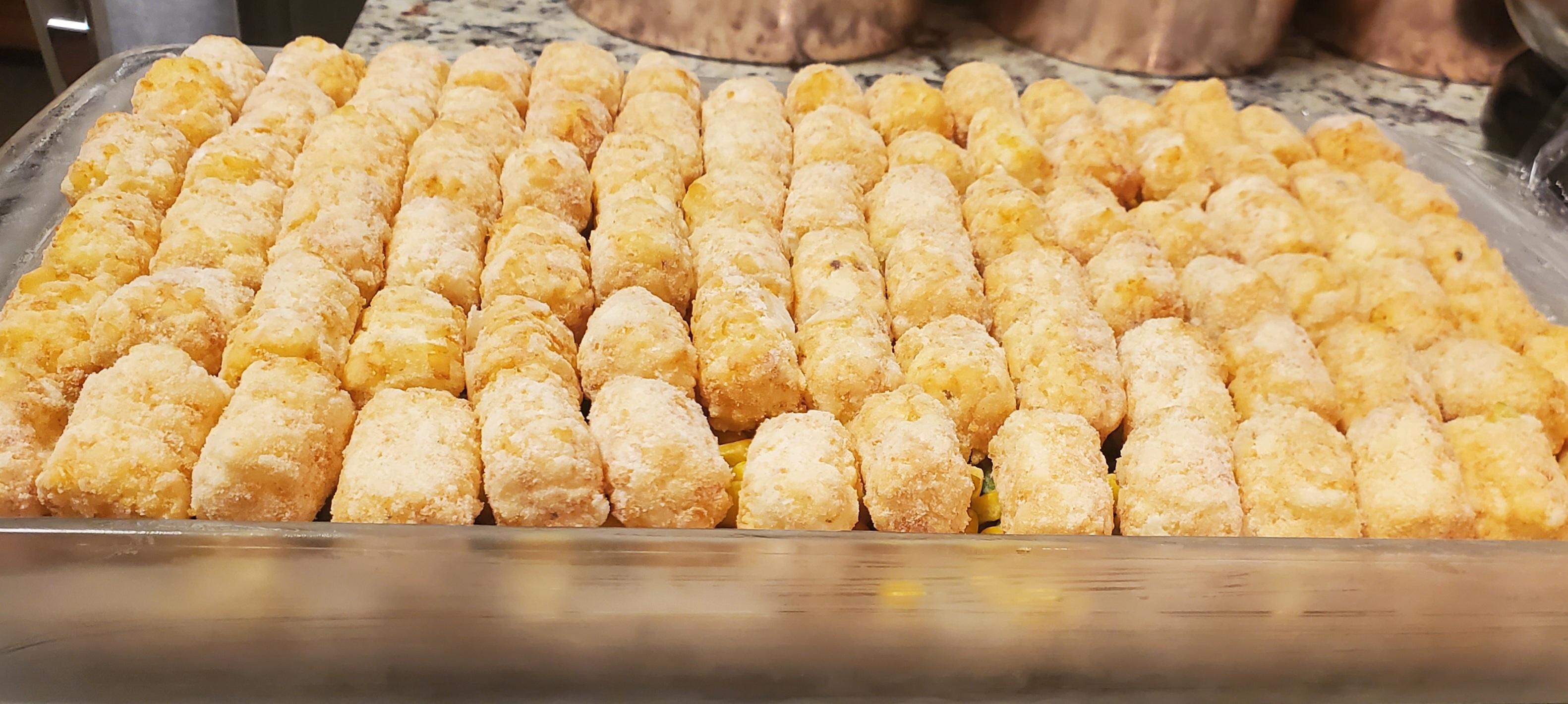 [Homemade] I made the Minnesota classic of Tater Tot Hot Dish for a work lunch, seasoned beef ...