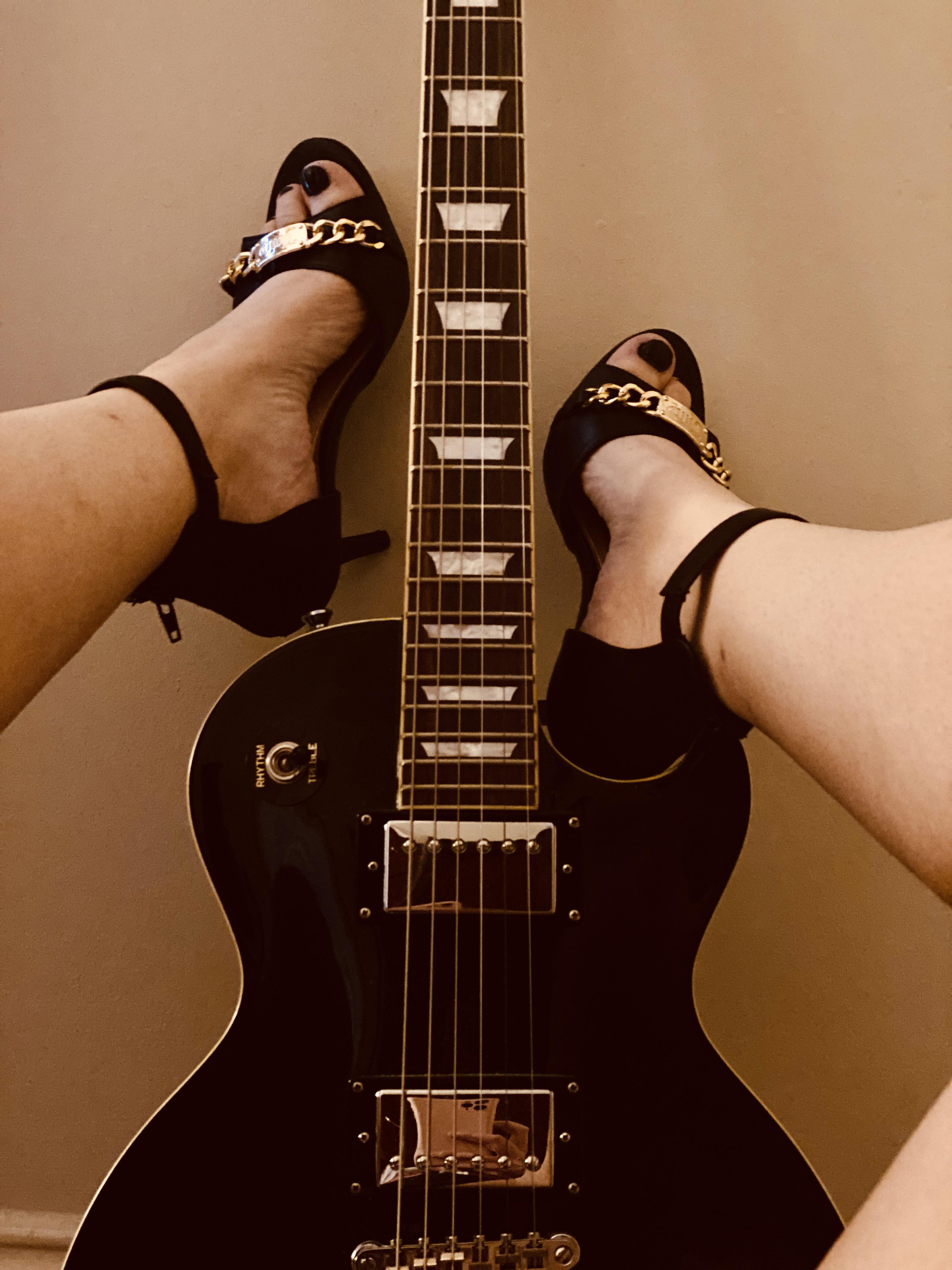 I’ll pull all your strings | Scrolller