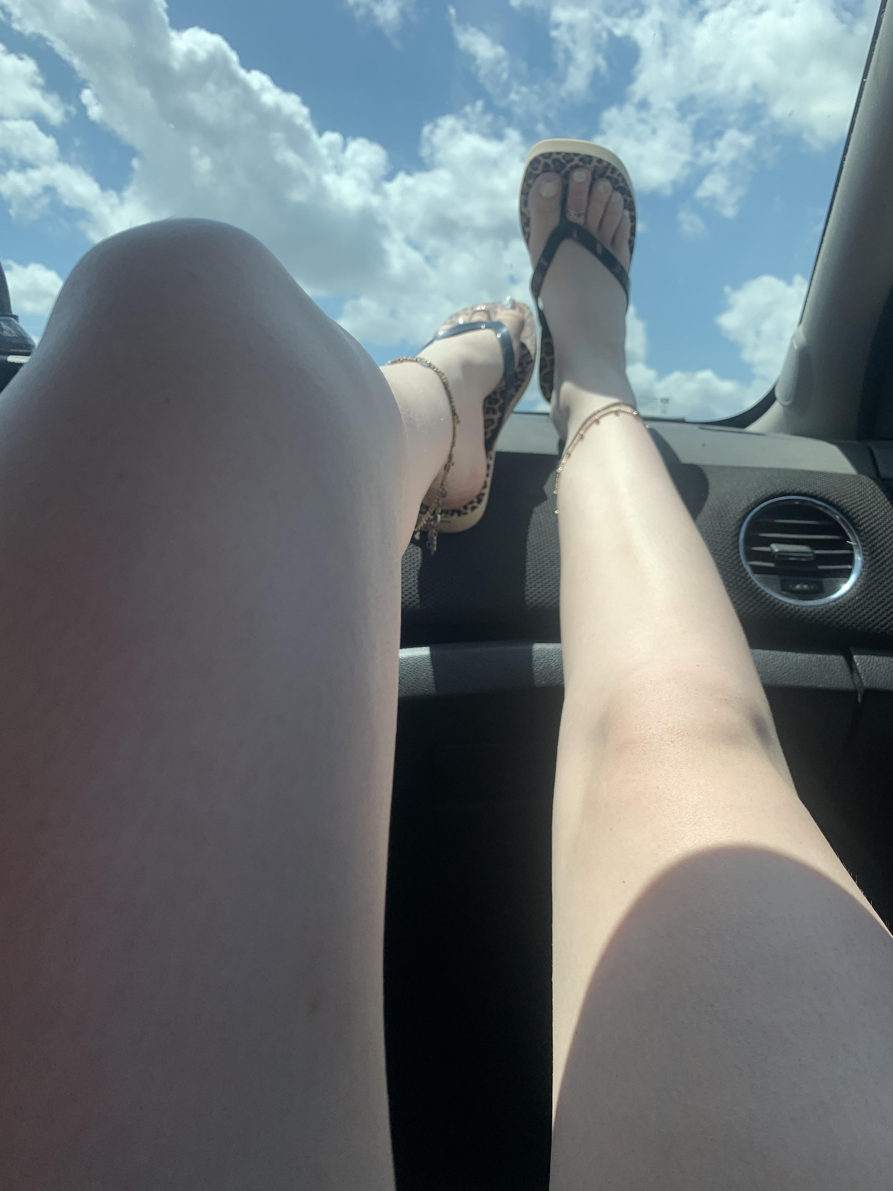 Have a look, but then keep those eyes on the road;) | Scrolller