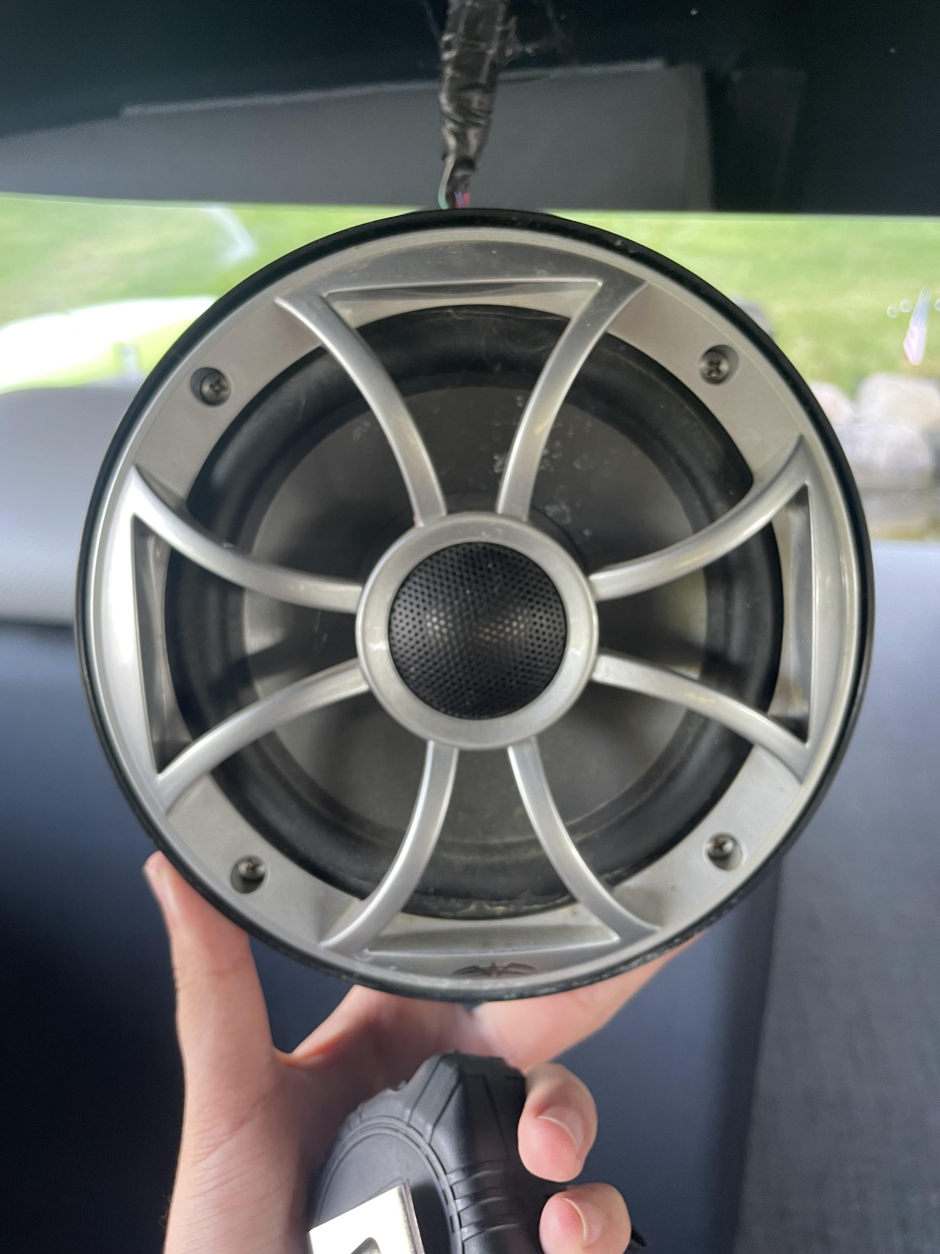 What are these mounts and can they be bought online? | Scrolller