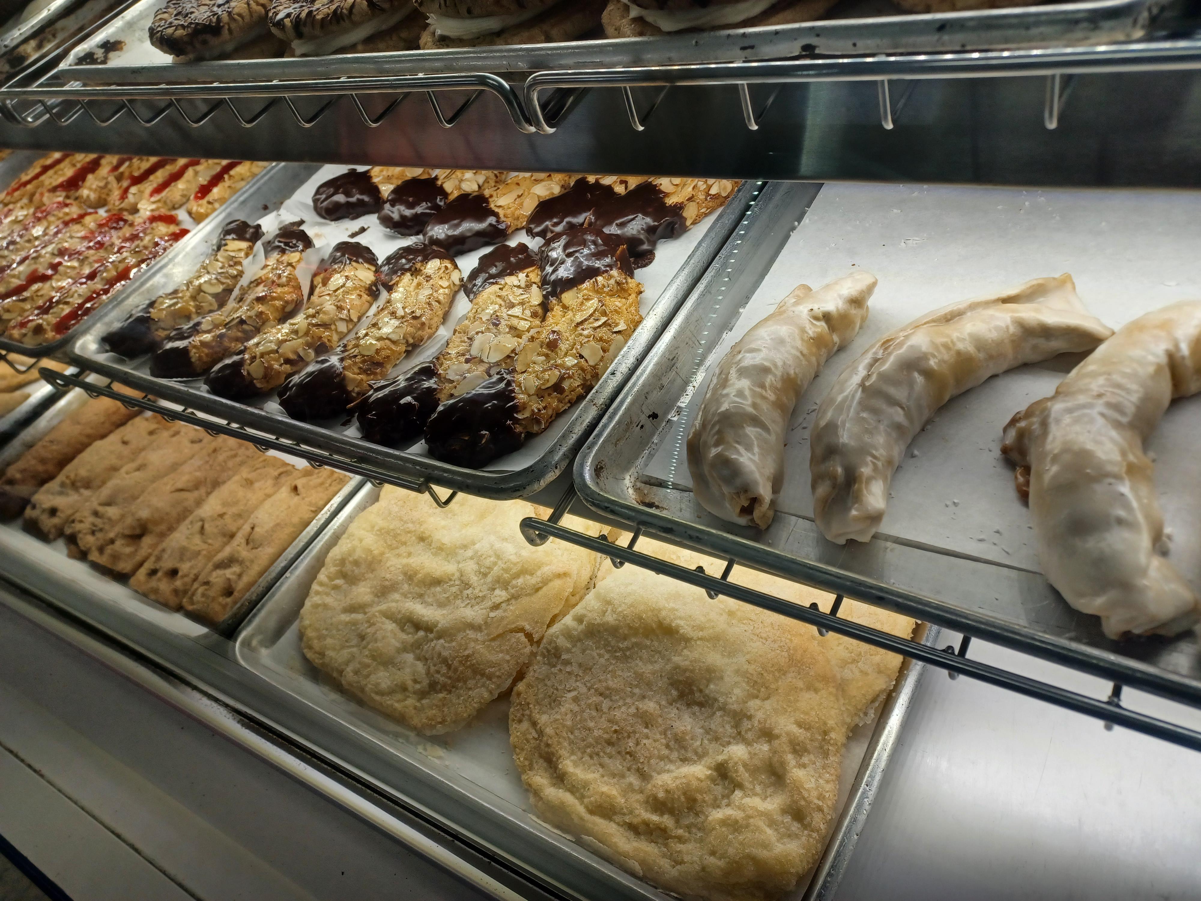 Mildly lemon at the bakery... | Scrolller