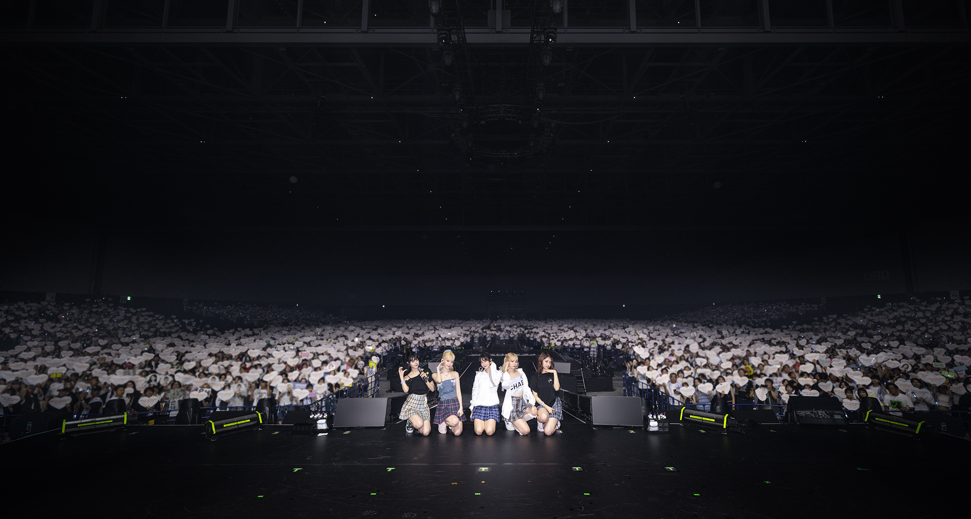 Discover more like IZone: 240707 LE SSERAFIM Japan Twitter Update with Miyawaki Sakura & Kim ...