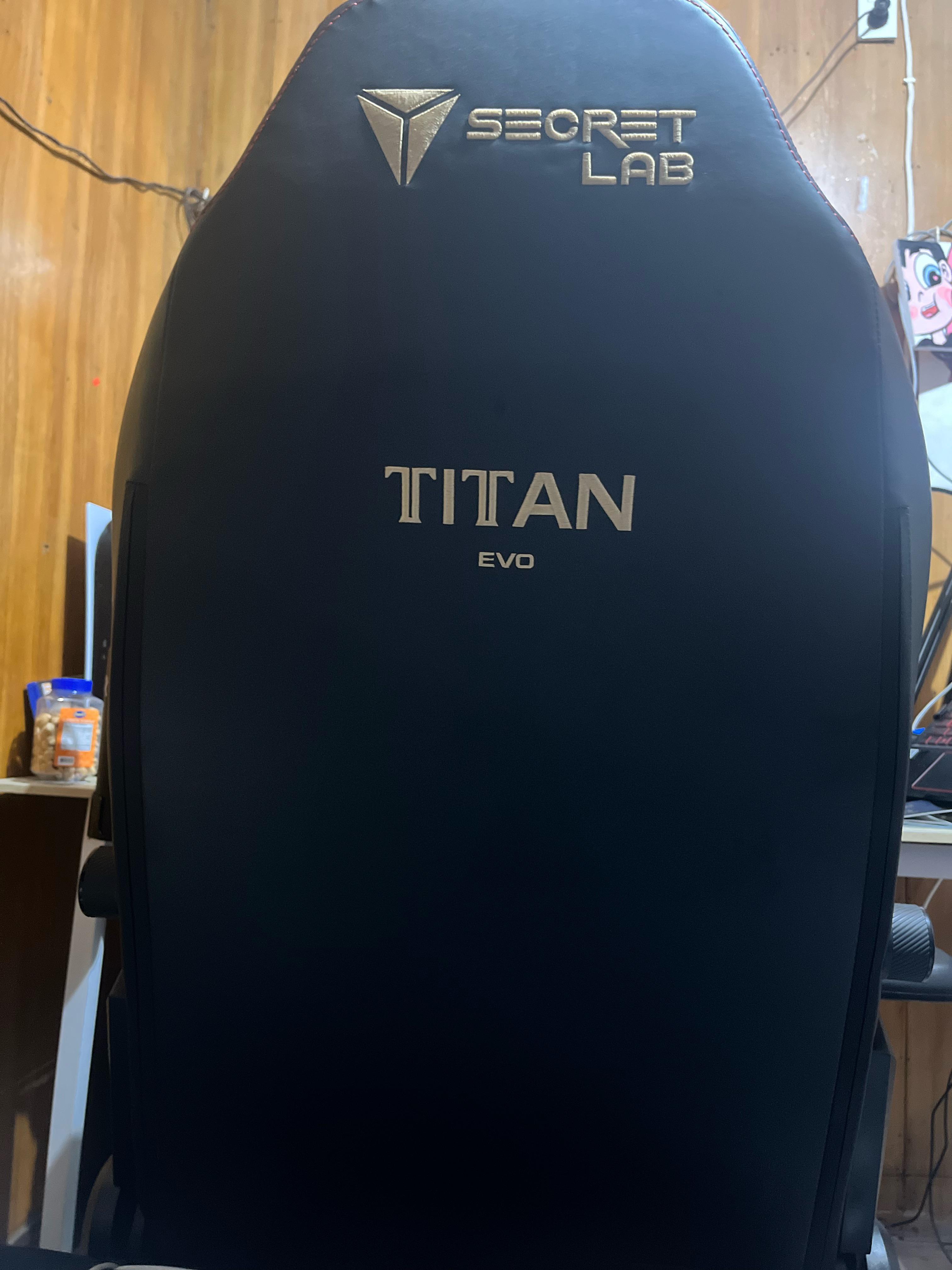 SecretLab Titan Evo | Scrolller
