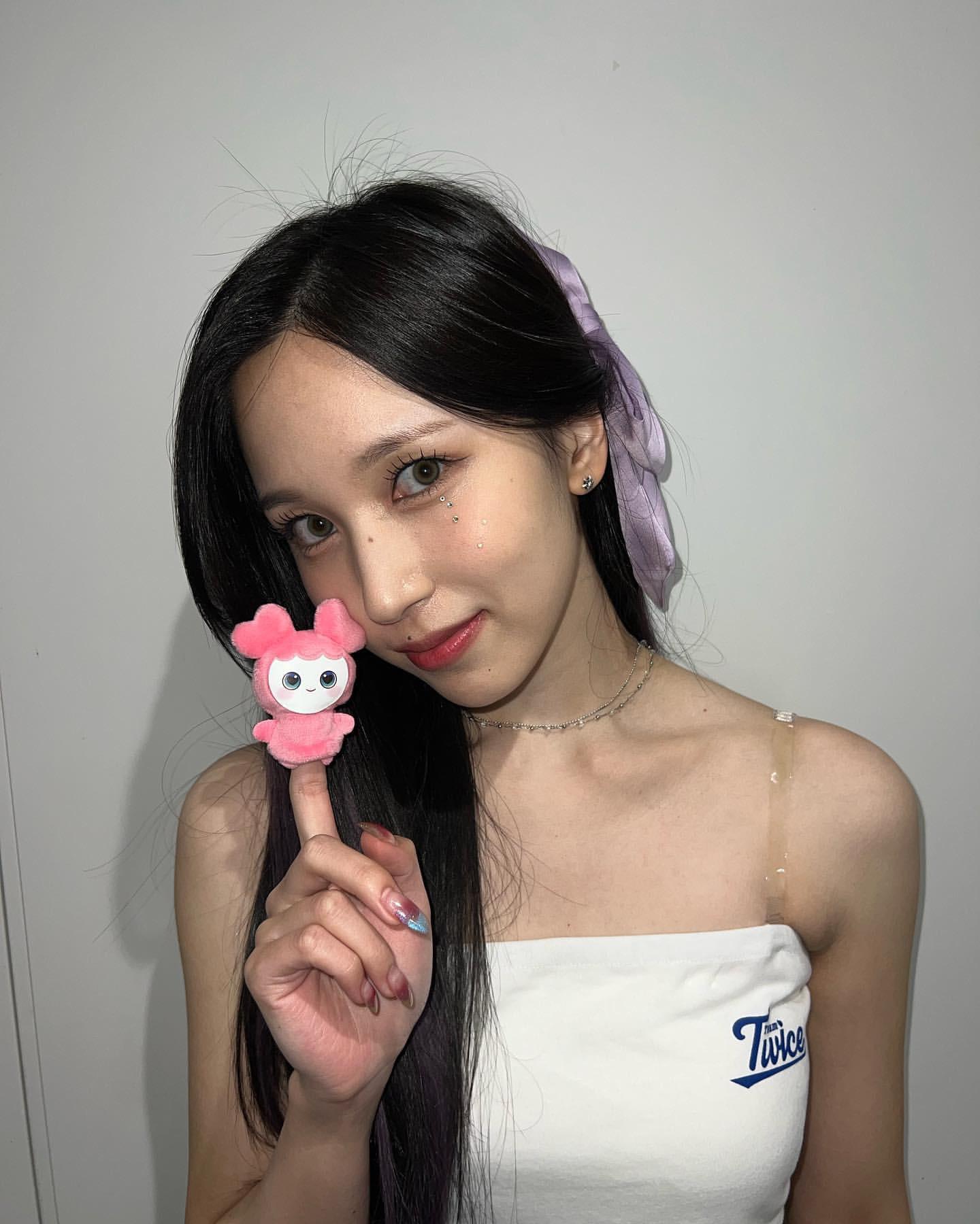 230522 Mina Instagram Update - Pretty Mina | Scrolller