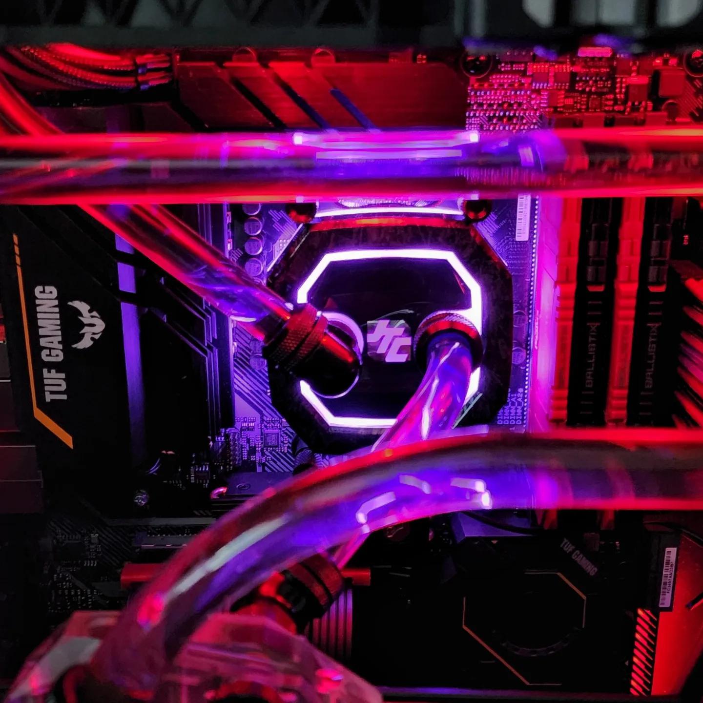 Finished my first contemporary custom water cooling loop. | Scrolller