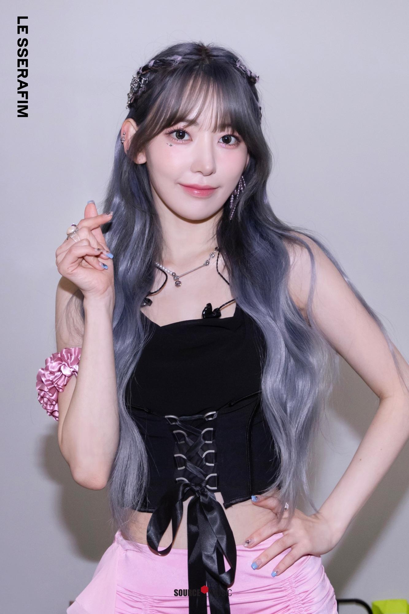 231120 LE SSERAFIM Weverse Update // Sakura | Scrolller