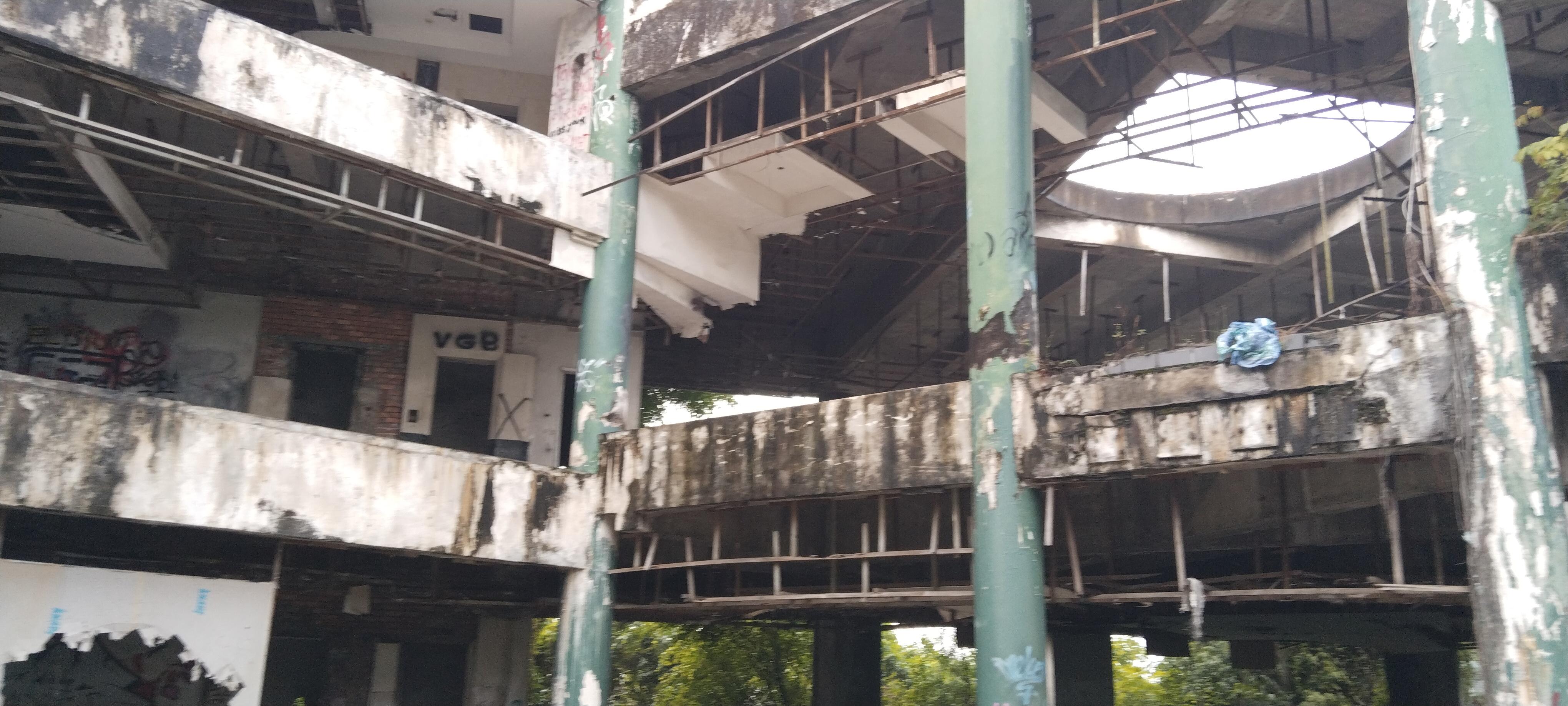 Here's some pictures I took of an abandoned building | Scrolller