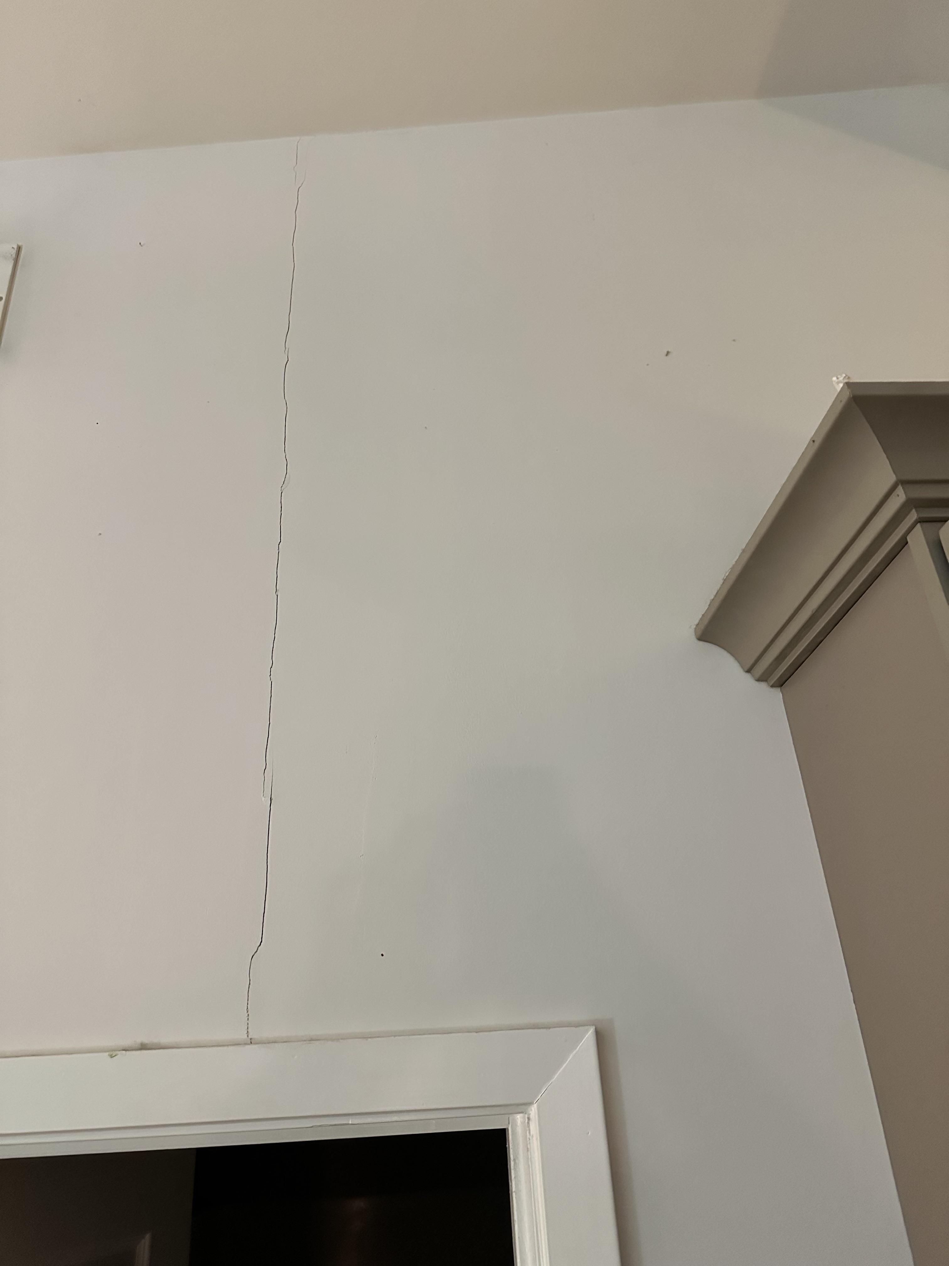 Crack forming on ceiling and wall | Scrolller