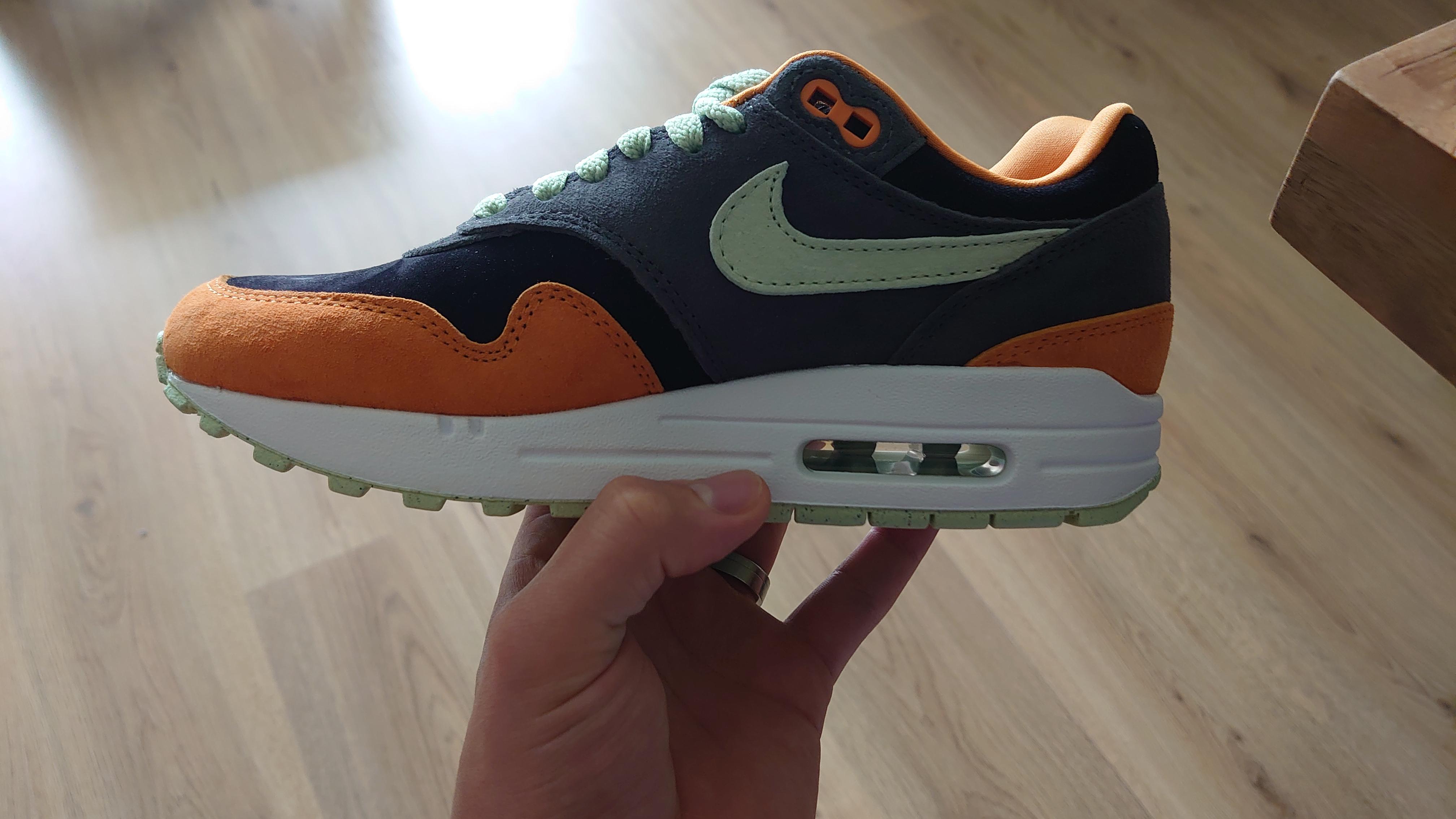 Dunks for me, Air max for her | Scrolller