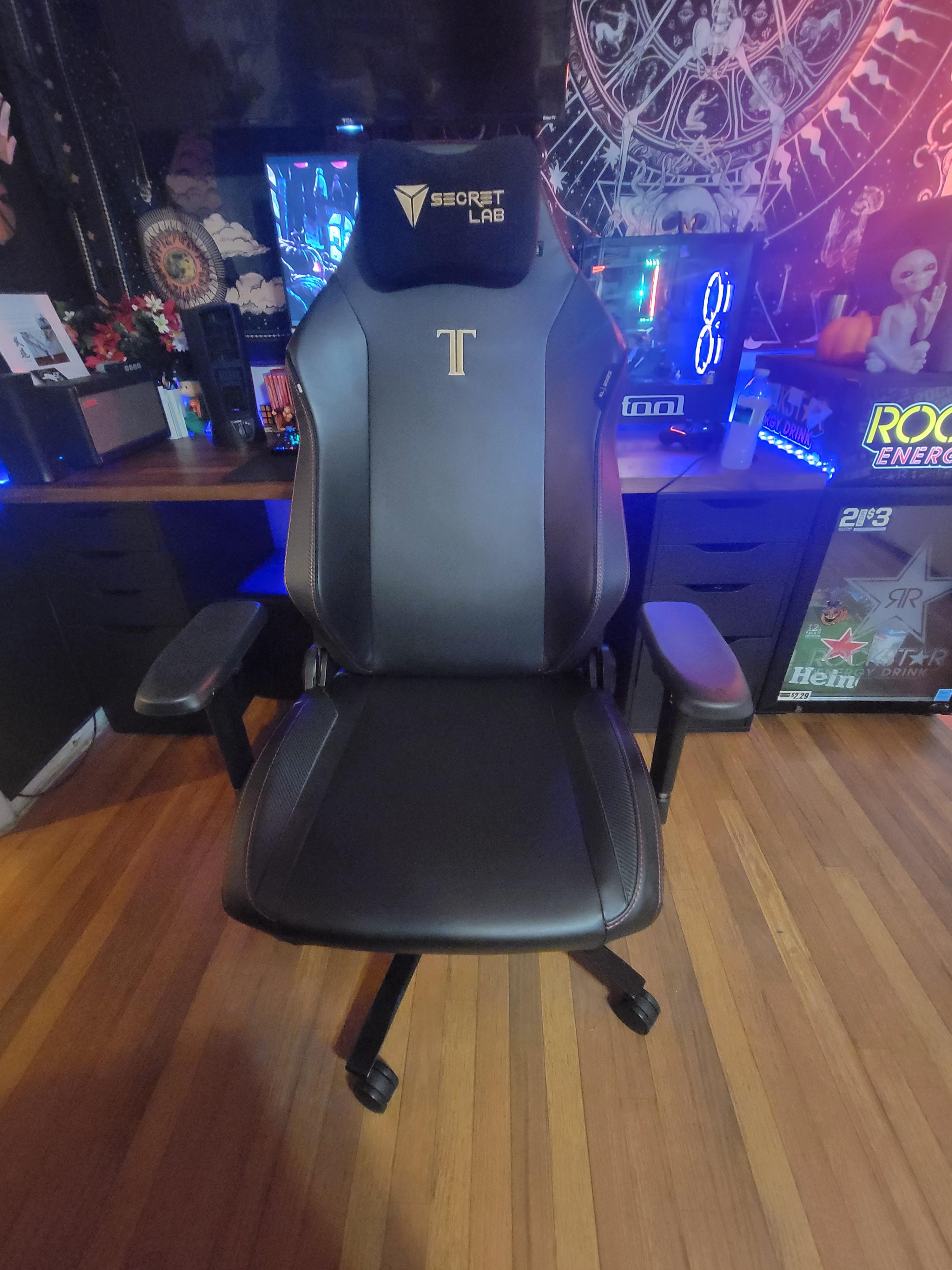 Setup #Secretlab | Scrolller