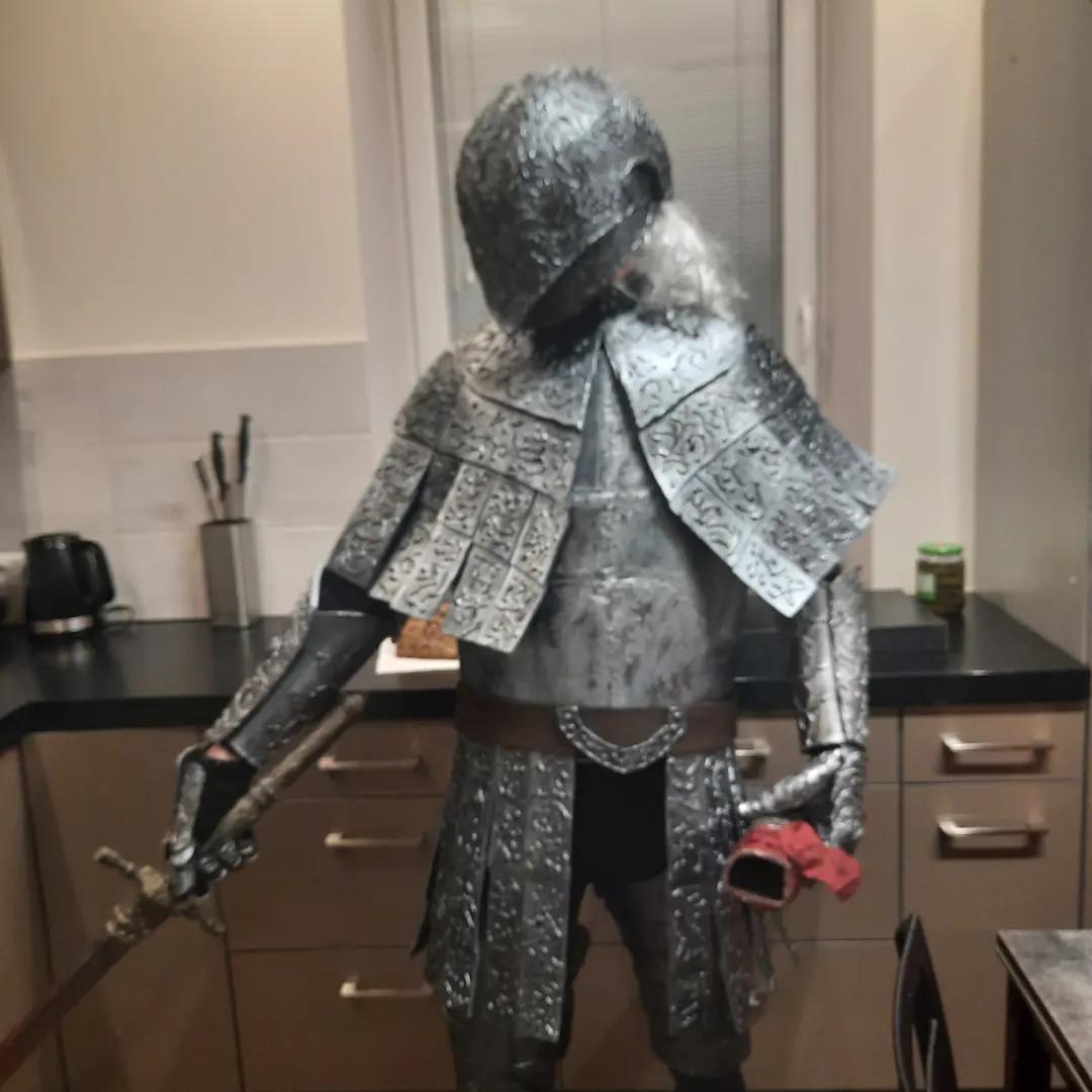 Since i began working on my cainhurst set cosplay yet again after a month for doing other props ...