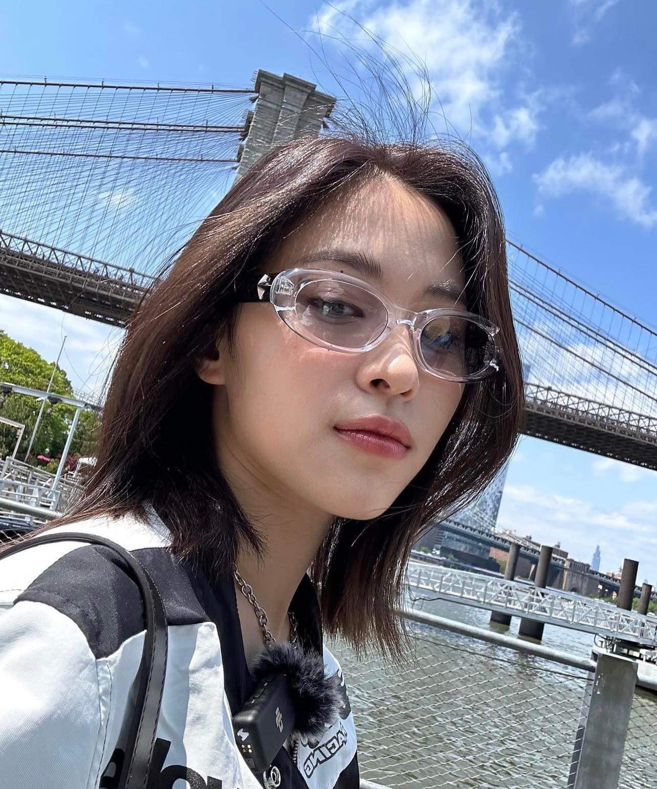 Can anyone Help me where I can find the Specs/glasses? | Scrolller