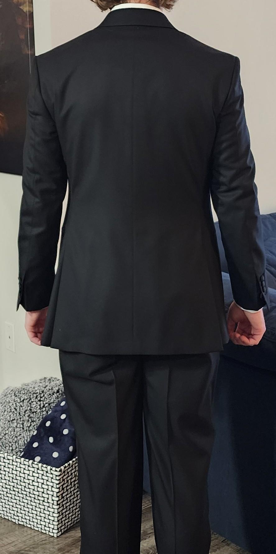 Help with fit of tuxedo jacket | Scrolller