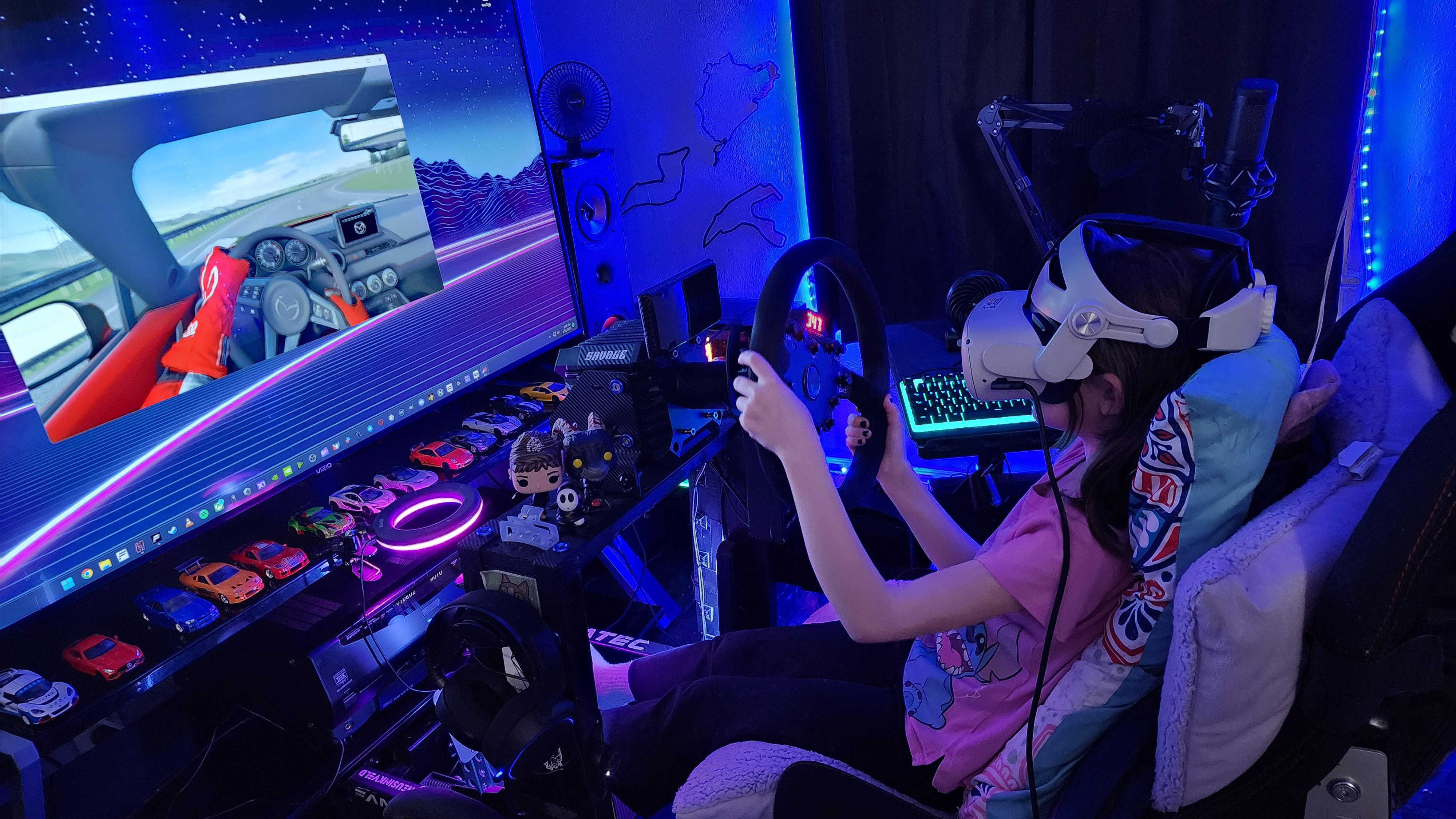 Kiddo trying out VR | Scrolller