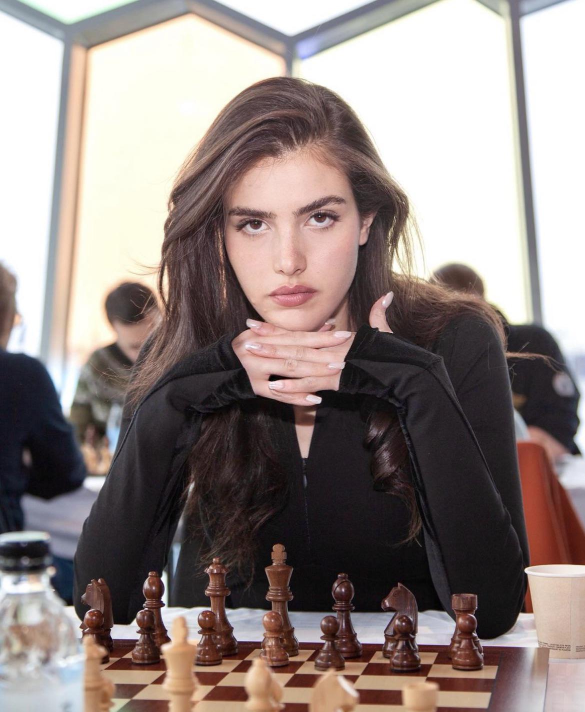 Alex Botez | Scrolller