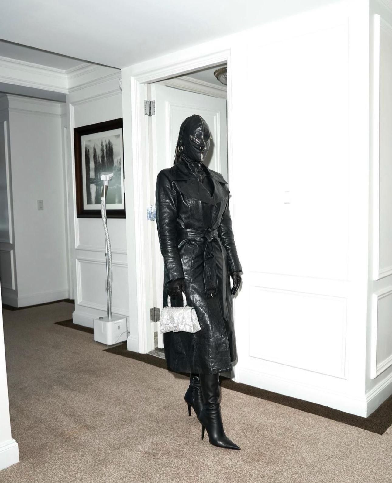 Dominatrix Kim | Scrolller