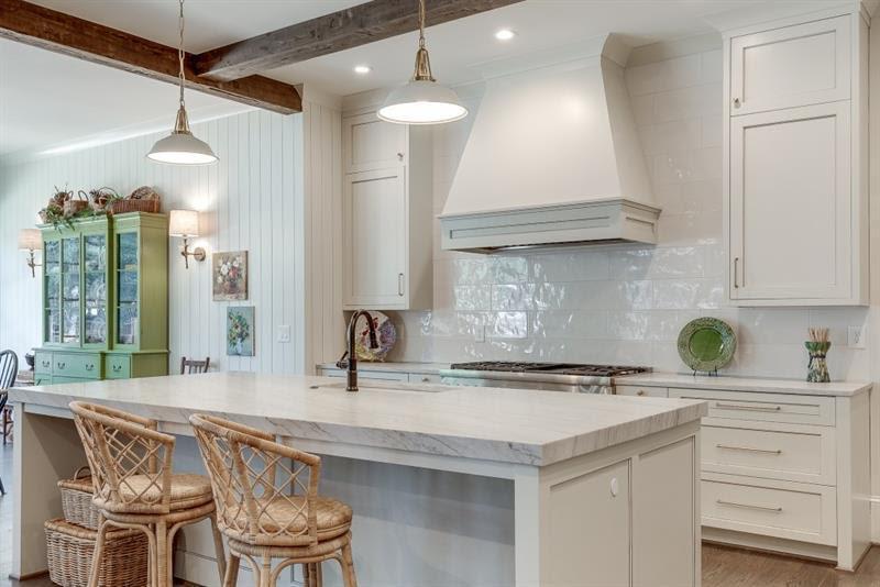 Large subway tile backsplash | Scrolller