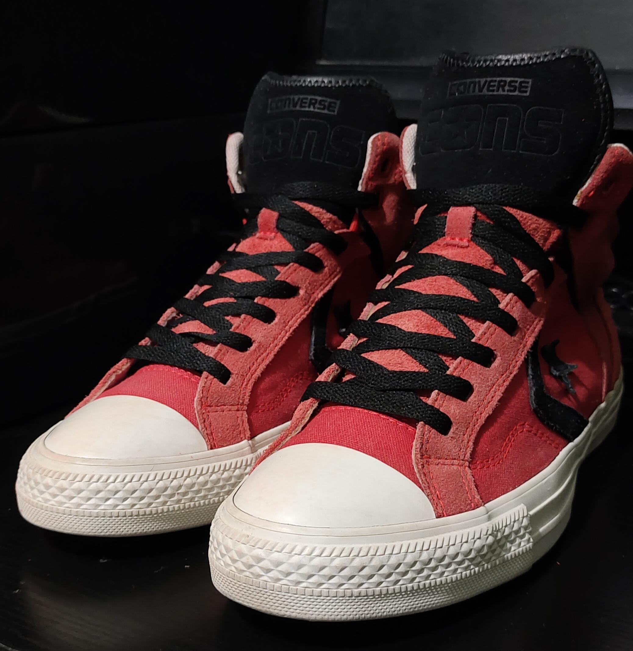 Anybody knows what these Converse are? | Scrolller