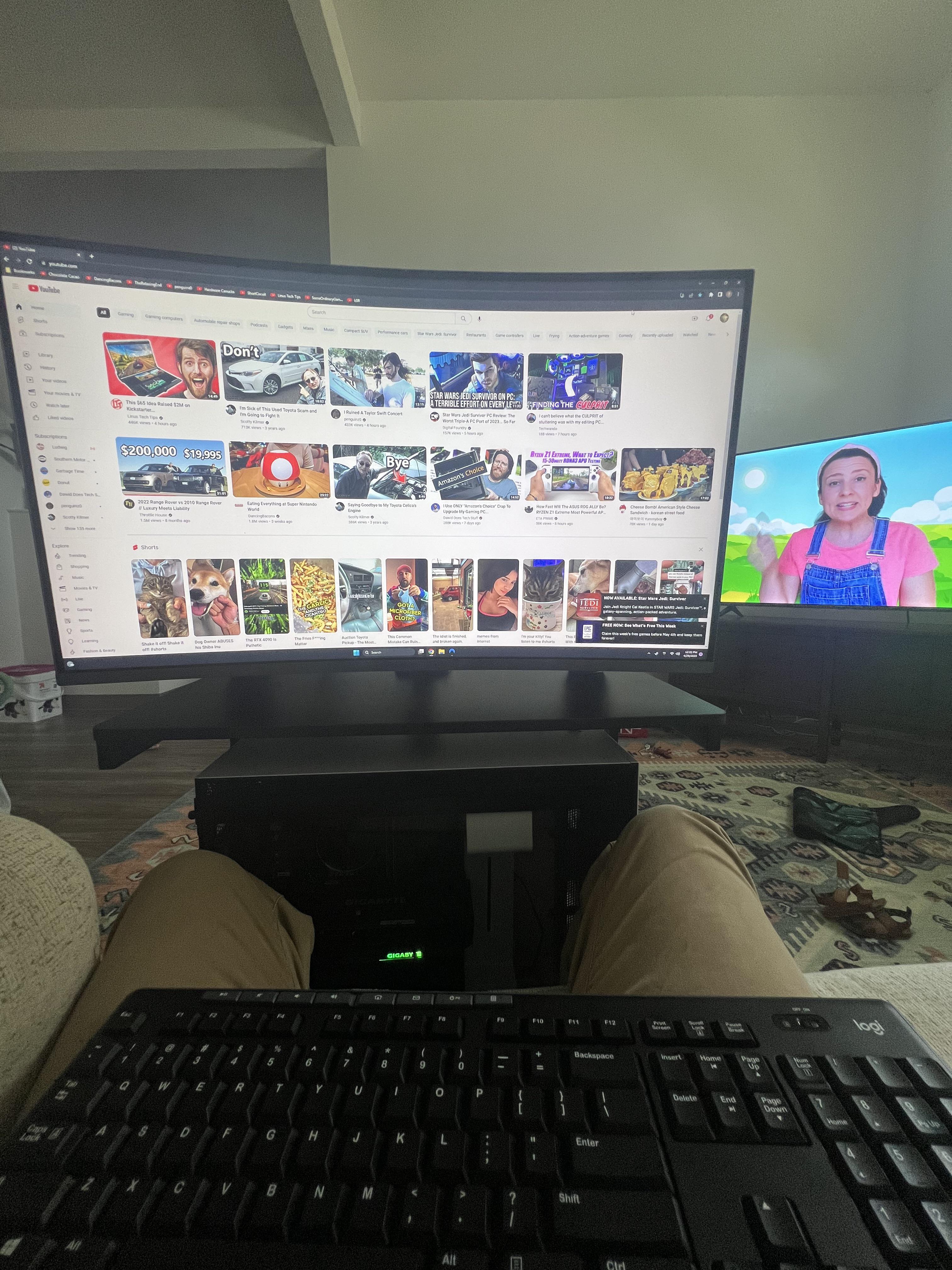 My desktop cart | Scrolller