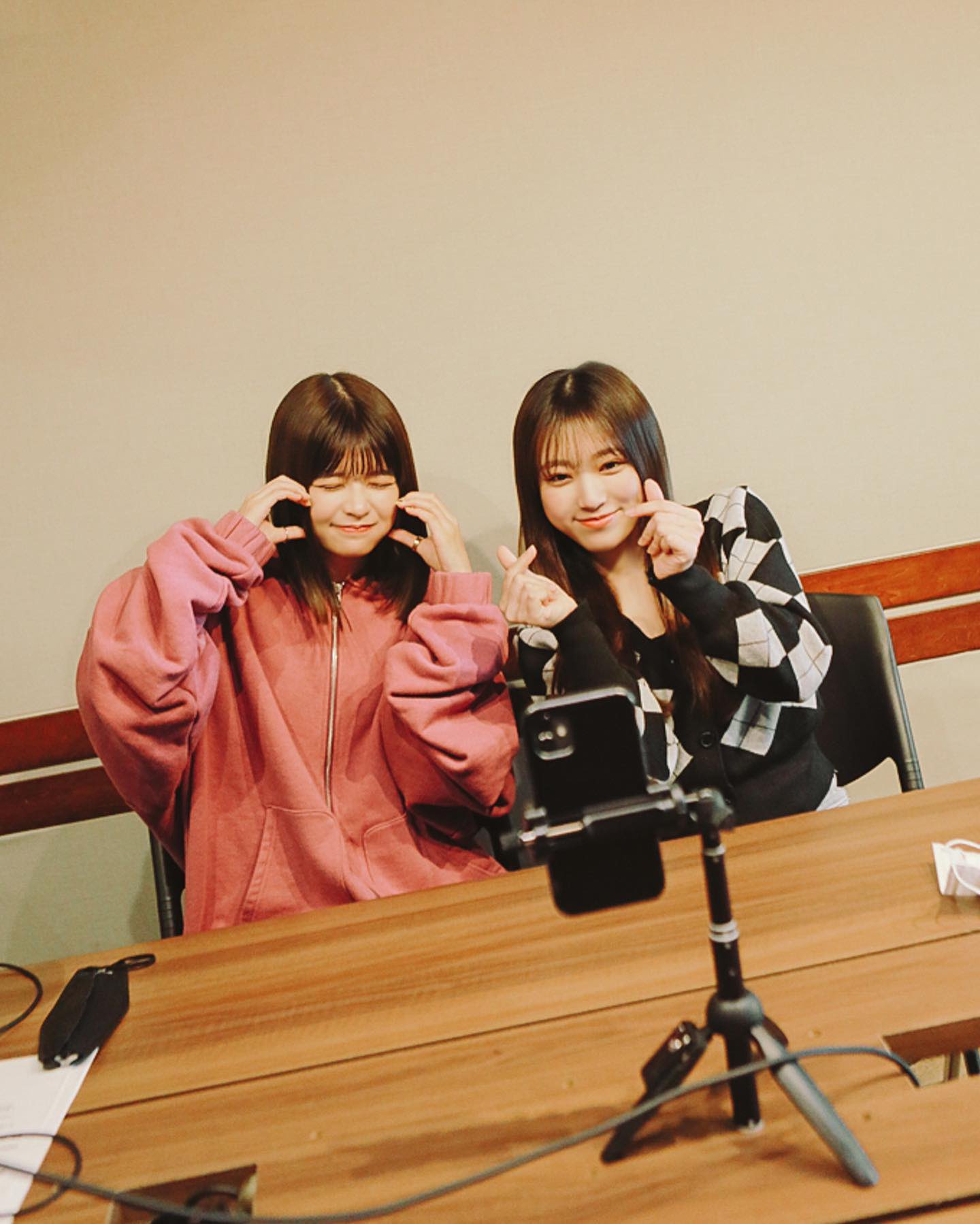 220127 - schooloflock_official Instagram Update with Yabuki Nako | Scrolller