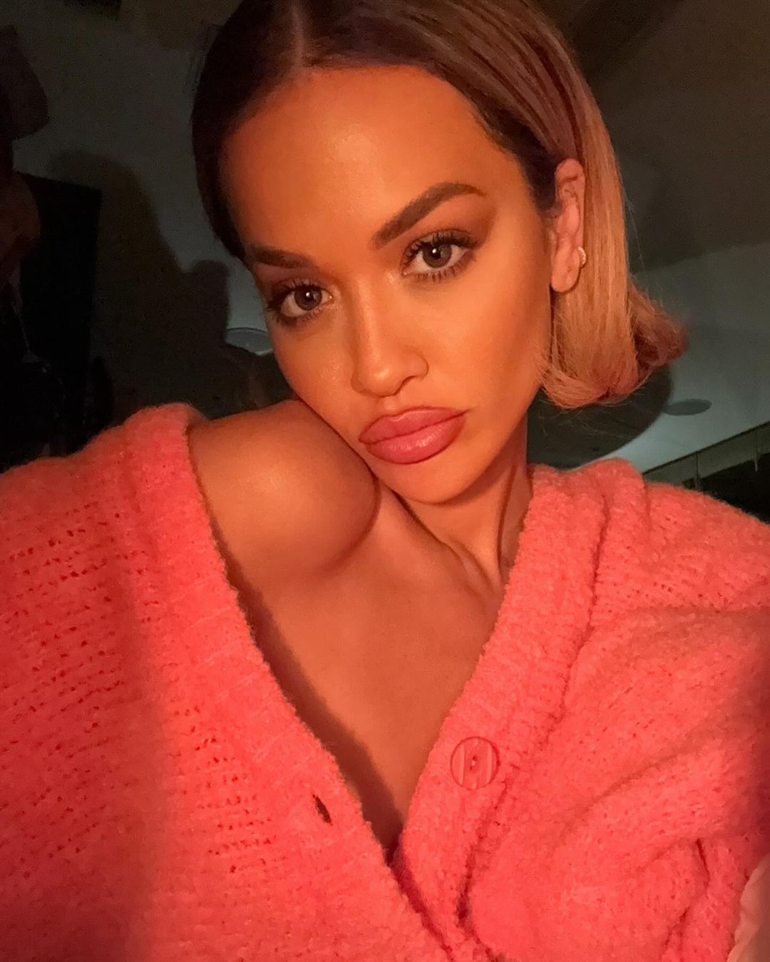 Selfies in bed | May 2024 | Scrolller