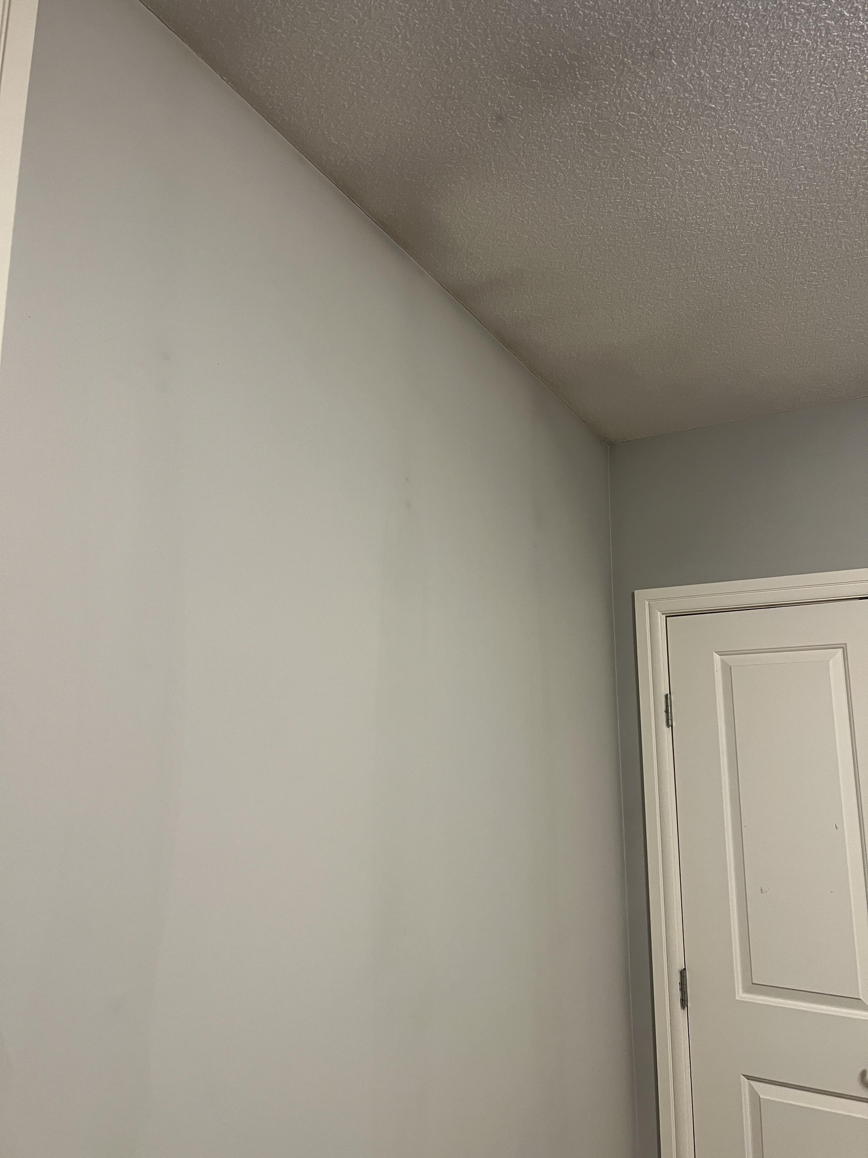 Marks on ceiling and walls | Scrolller