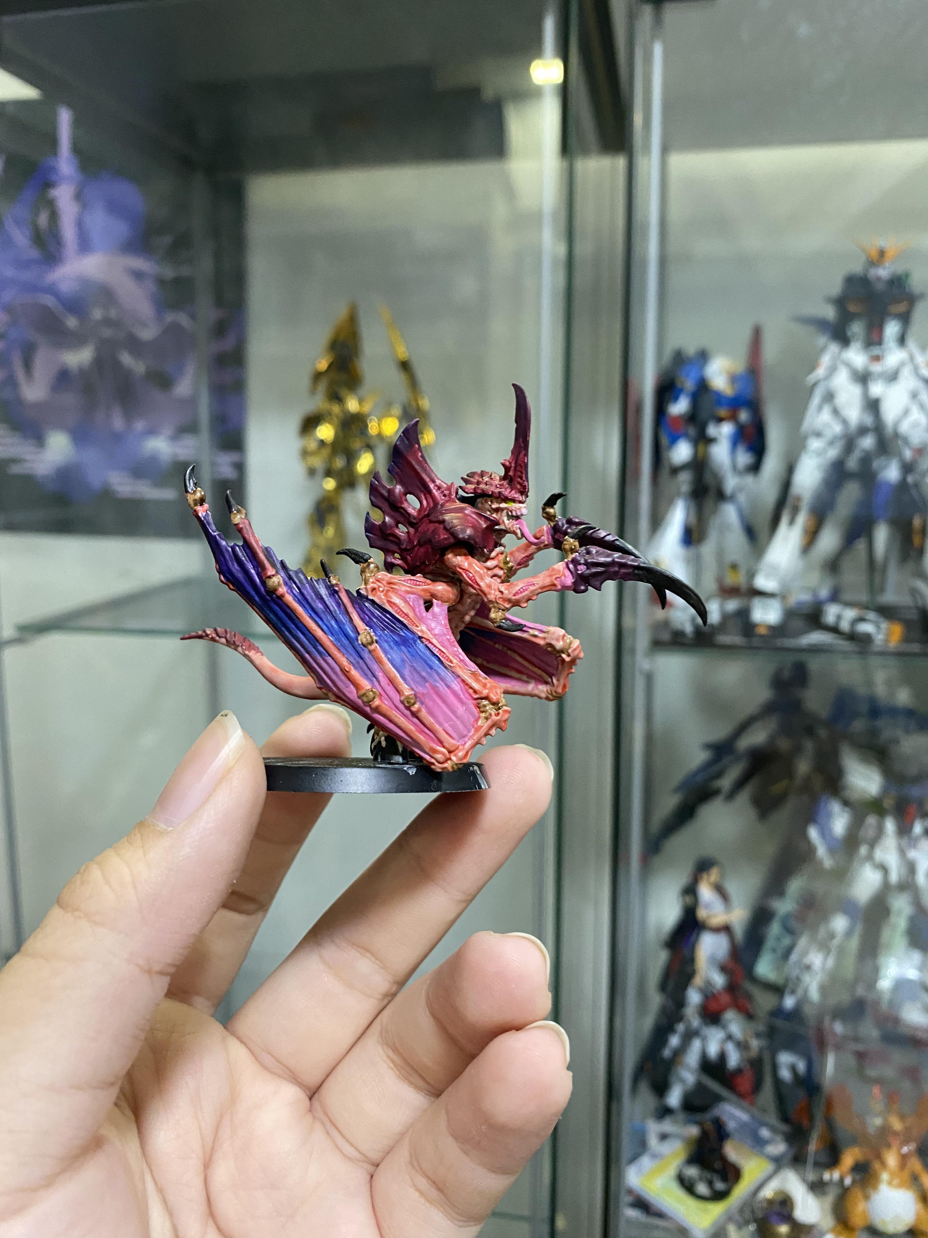 Tried a custom color scheme for my second mini - Winged Tyranid Prime | Scrolller