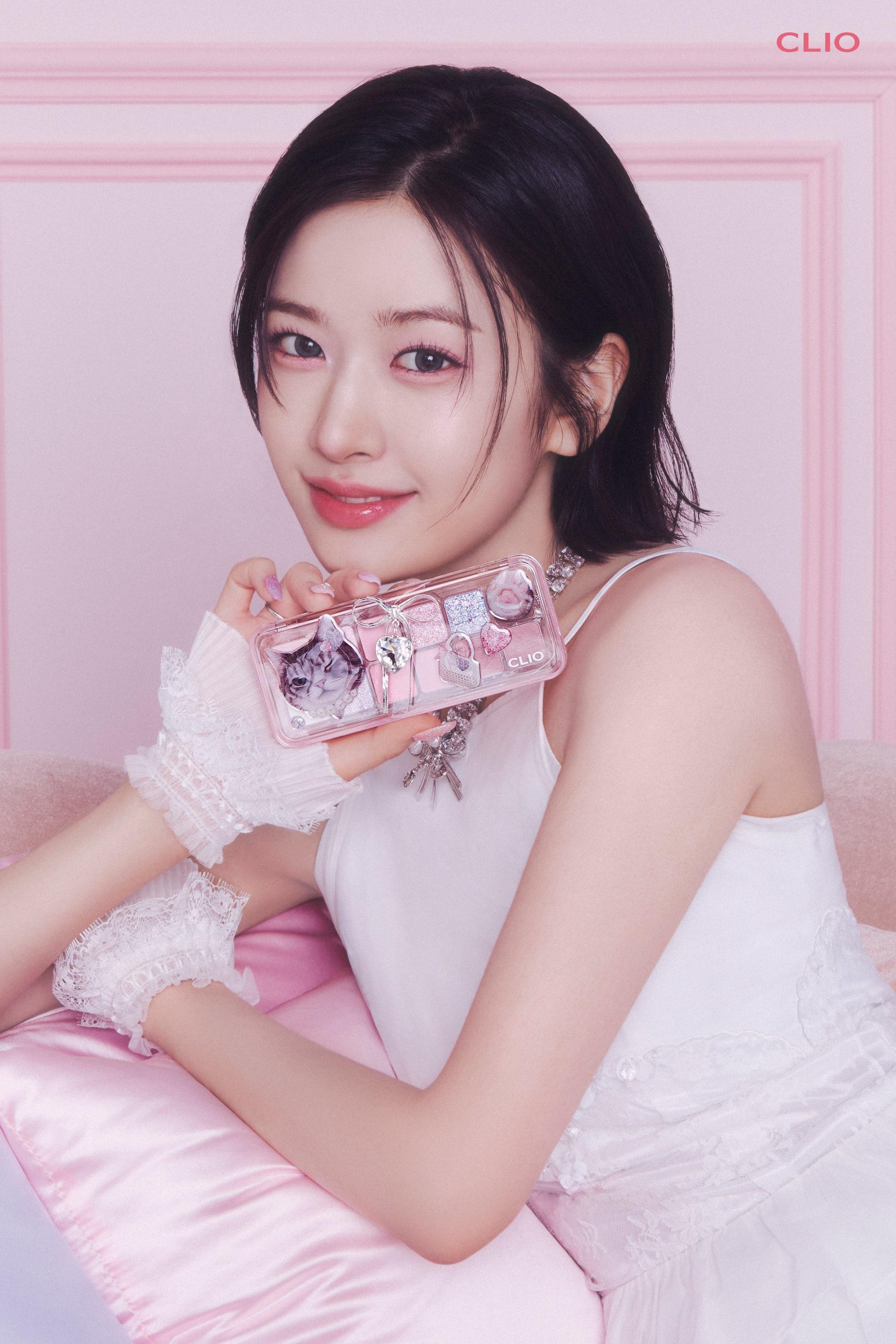 240706 CLIO Twitter Update with An Yujin | Scrolller