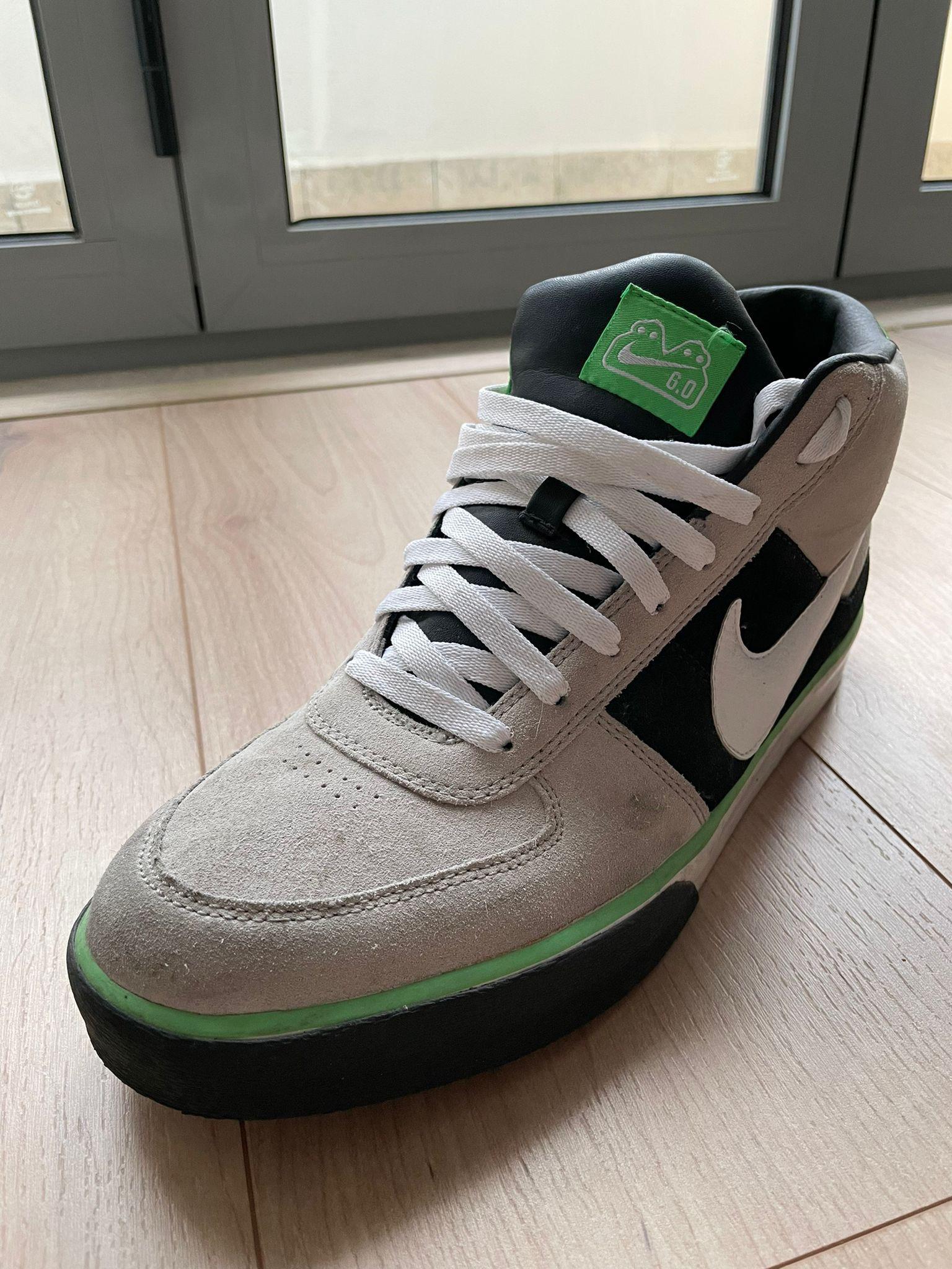 What is this model? Is it valuable? | Scrolller