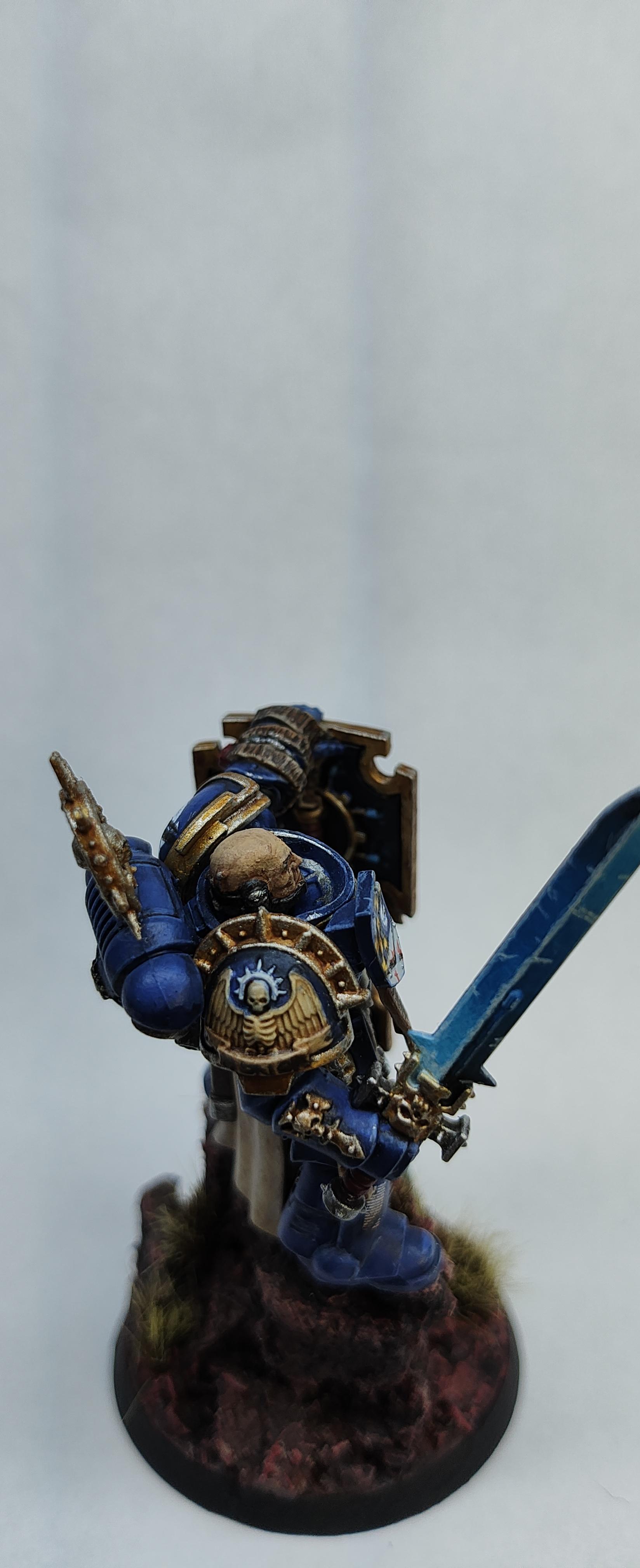 Finally finished my Indomitus box Primaris Captain | Scrolller