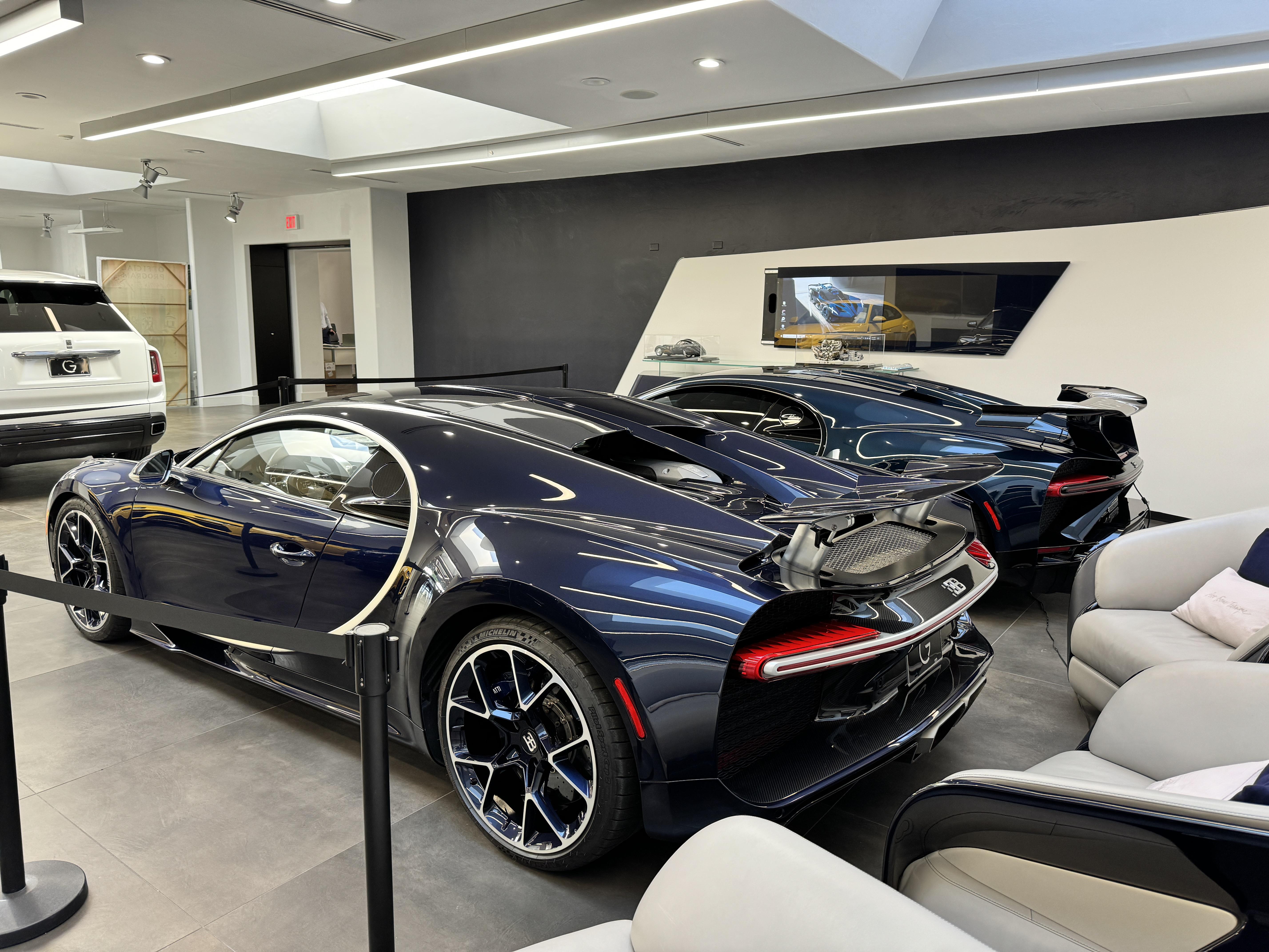 [Bugatti Chiron SS] At my local Lamborghini dealer | Scrolller