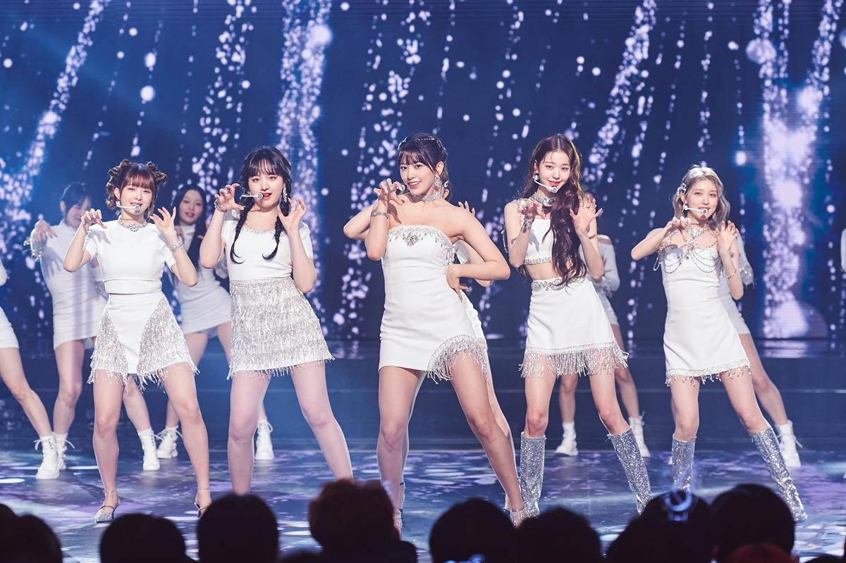 221231 withMBC Website Update with An Yujin & Jang Wonyoung - Stage Performance Photos | Scrolller