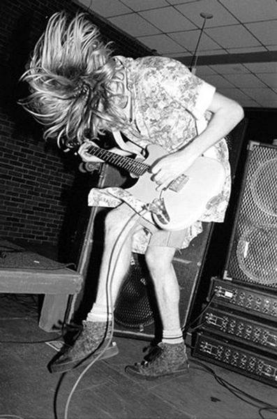 Kurt Cobain/Nirvana playing in a college cafeteria in 1990 | Scrolller