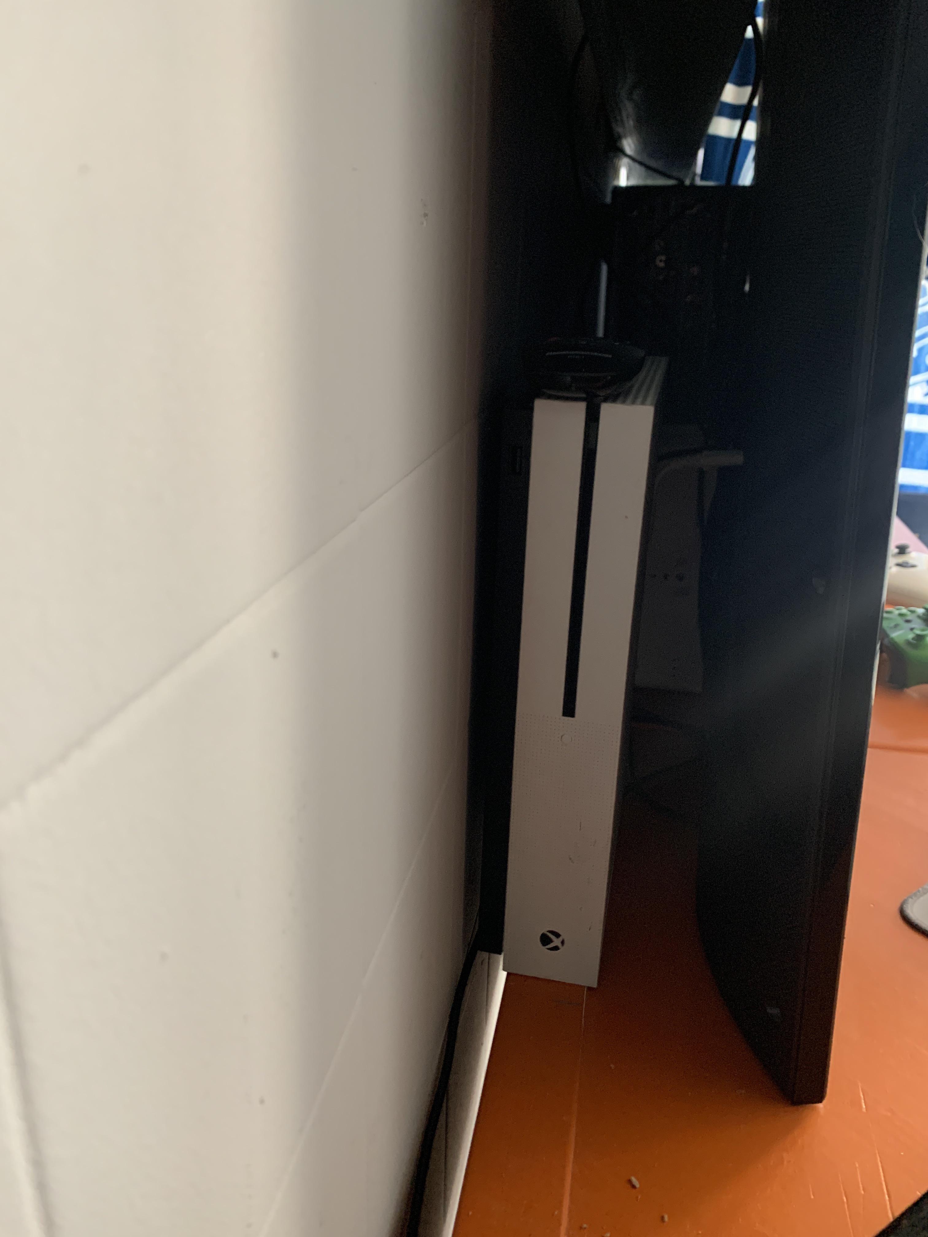 My temporary setup whilst I renovate my first apartment. | Scrolller