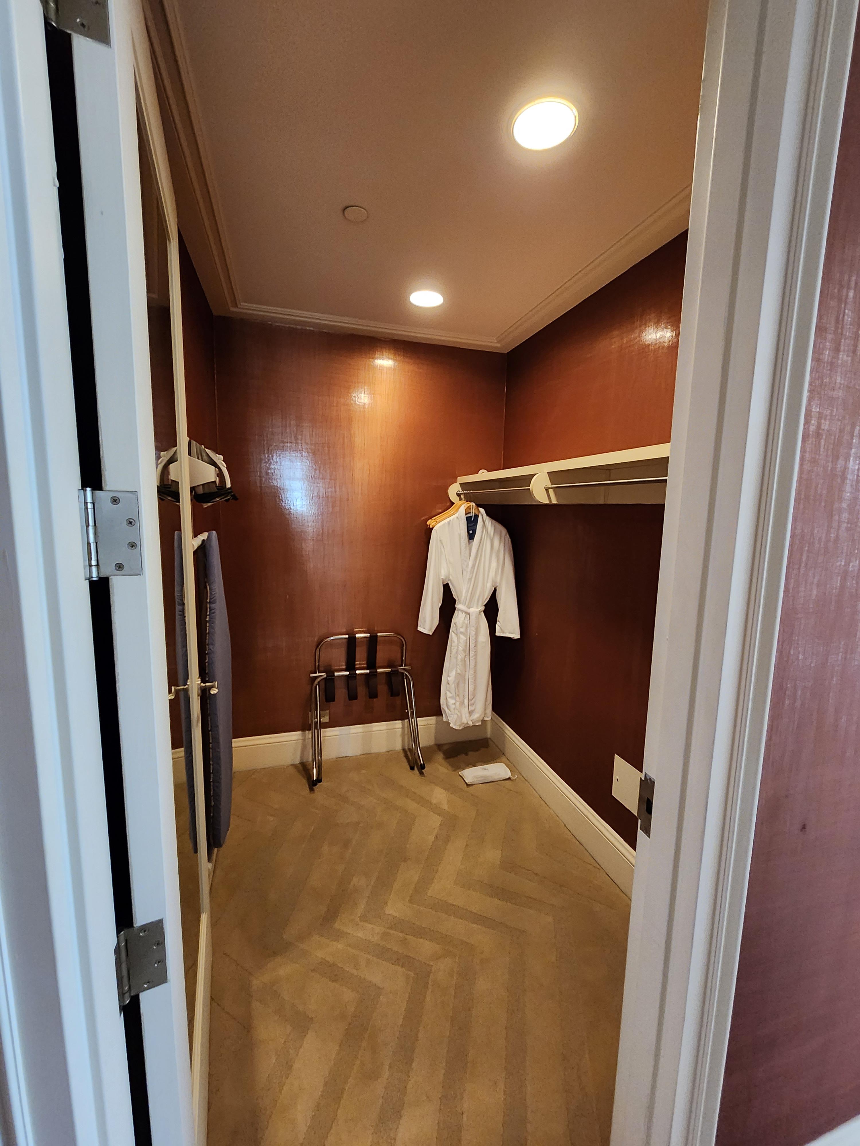 Photo room tour - Bellagio Penthouse Suite | Scrolller