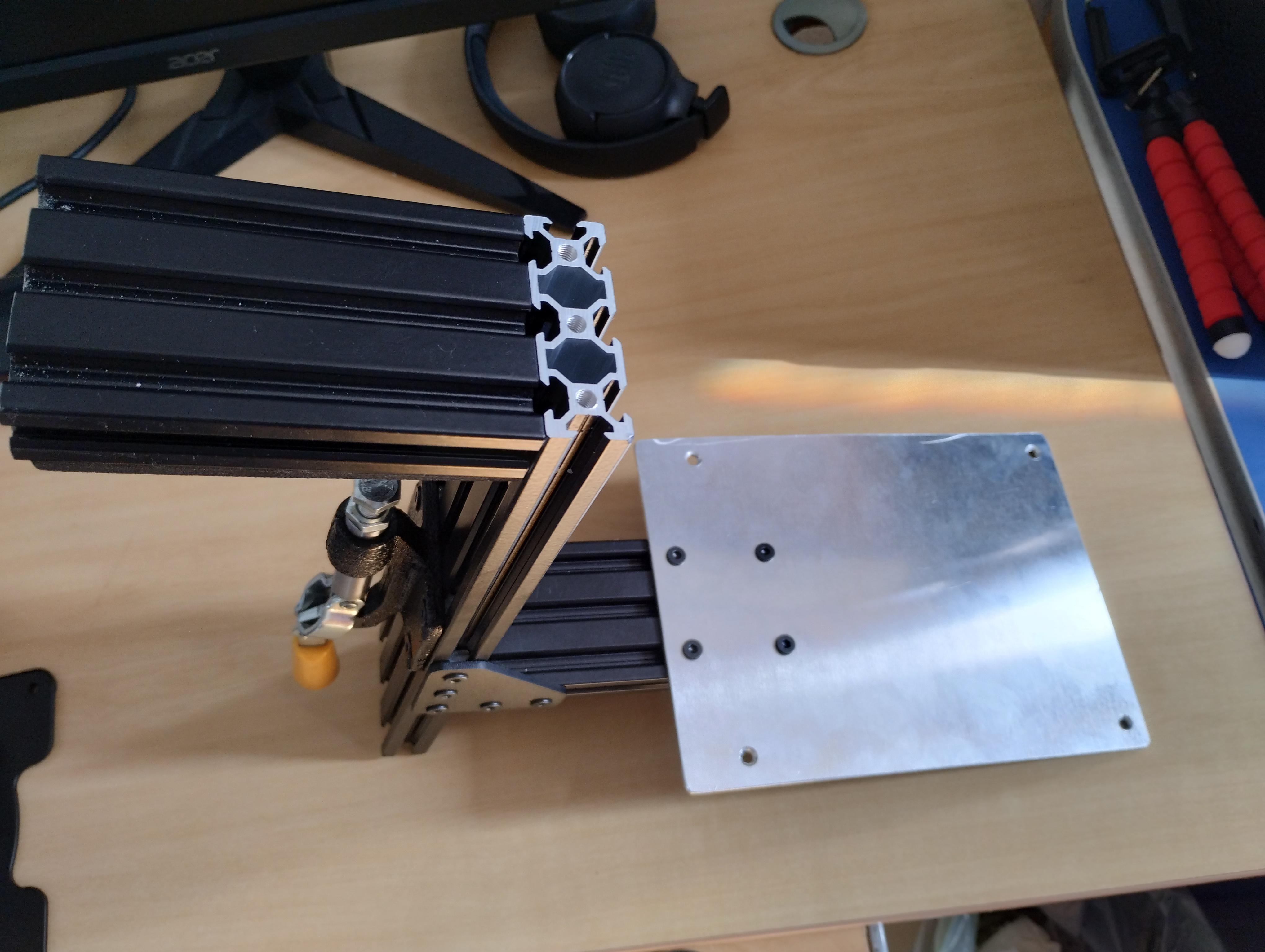 DIY Desk Mount | Scrolller