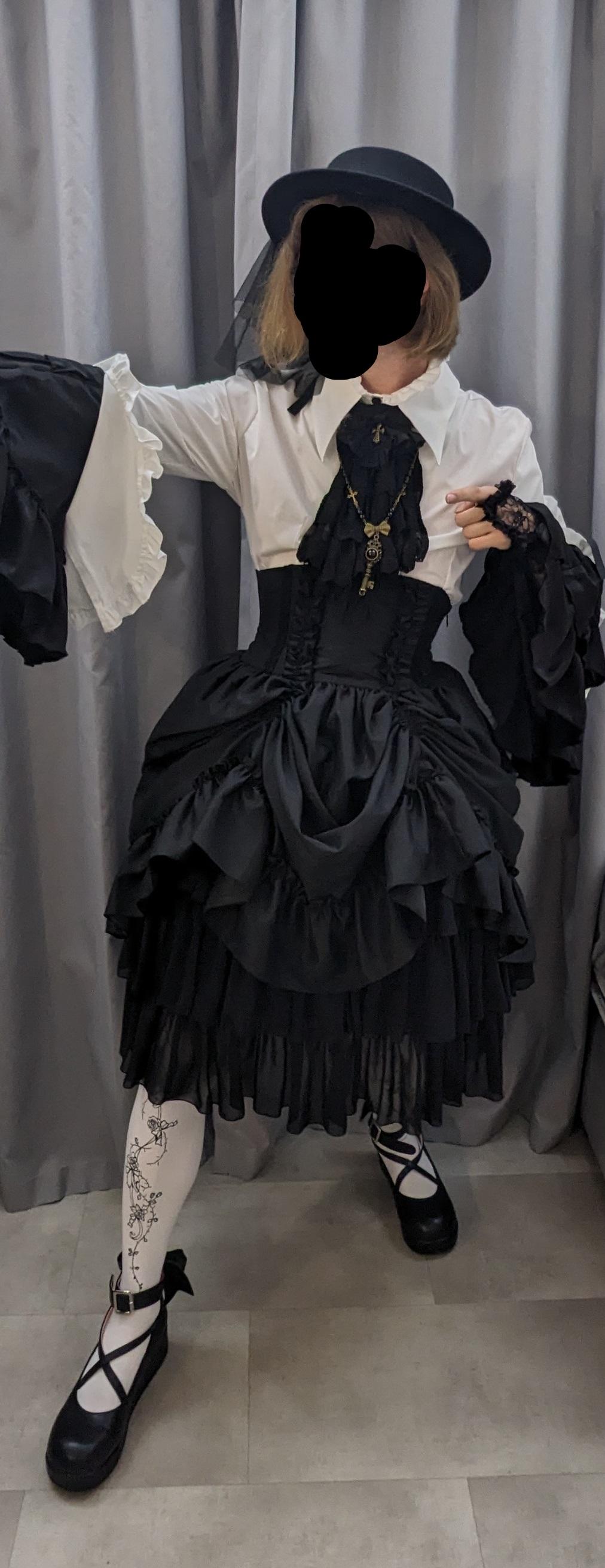 My first ever gothic coord. Apologies for the terrible posing | Scrolller