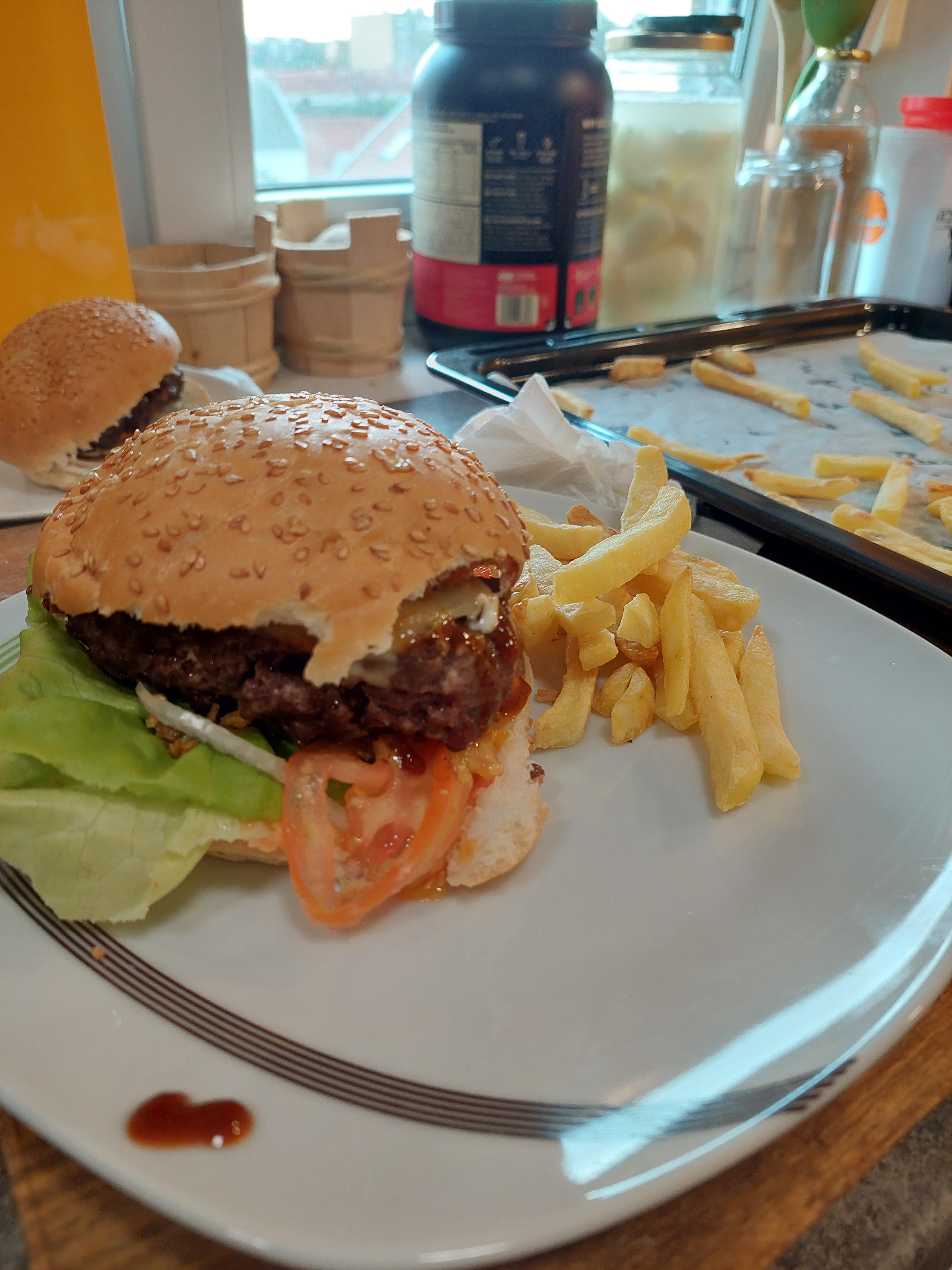 Homemade burgers | Scrolller